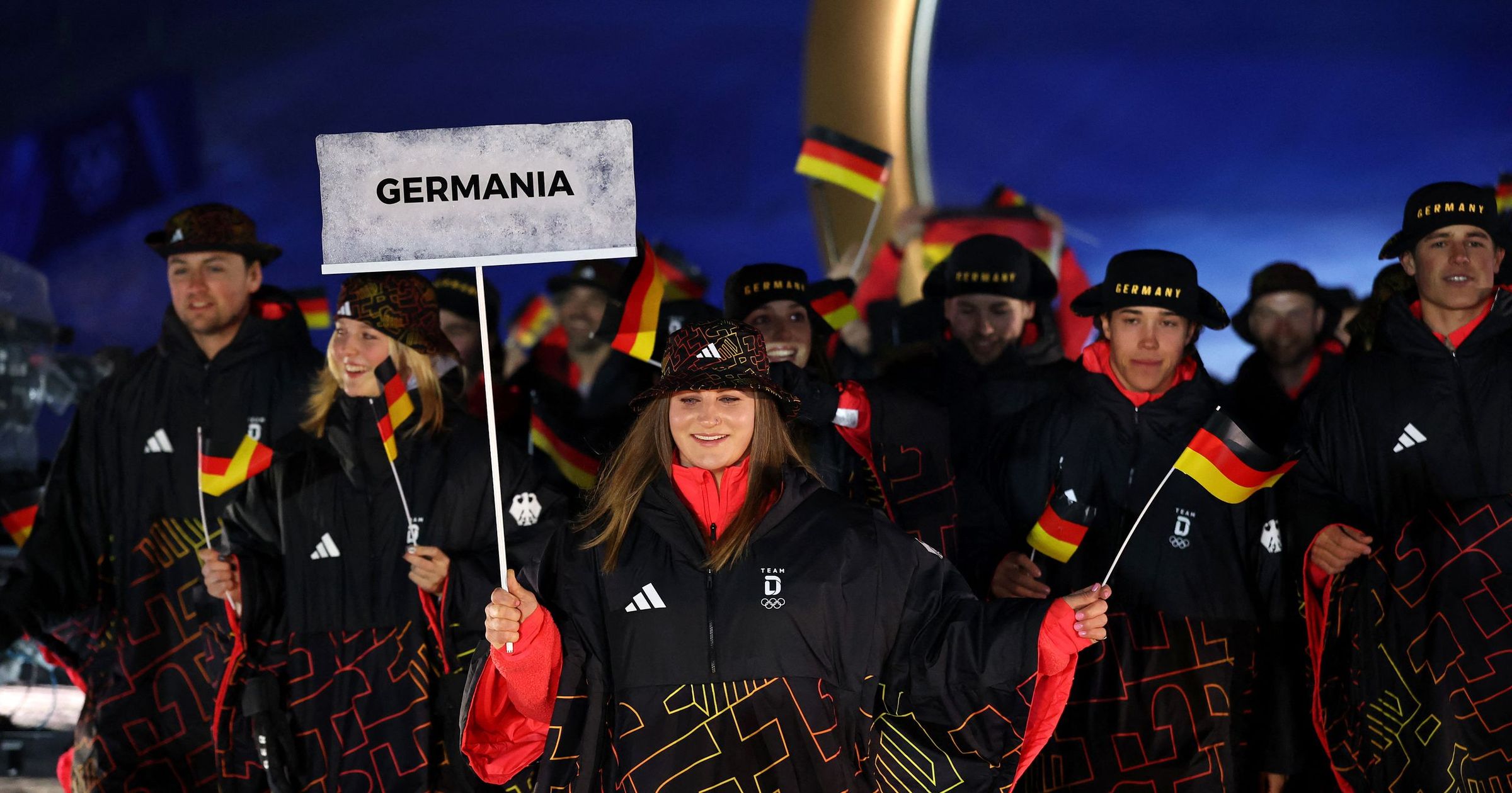 Olympia 2026 - Eröffnungsfeier: Deutschland sorgt mit Angler-Outfit international für Aufsehen ...