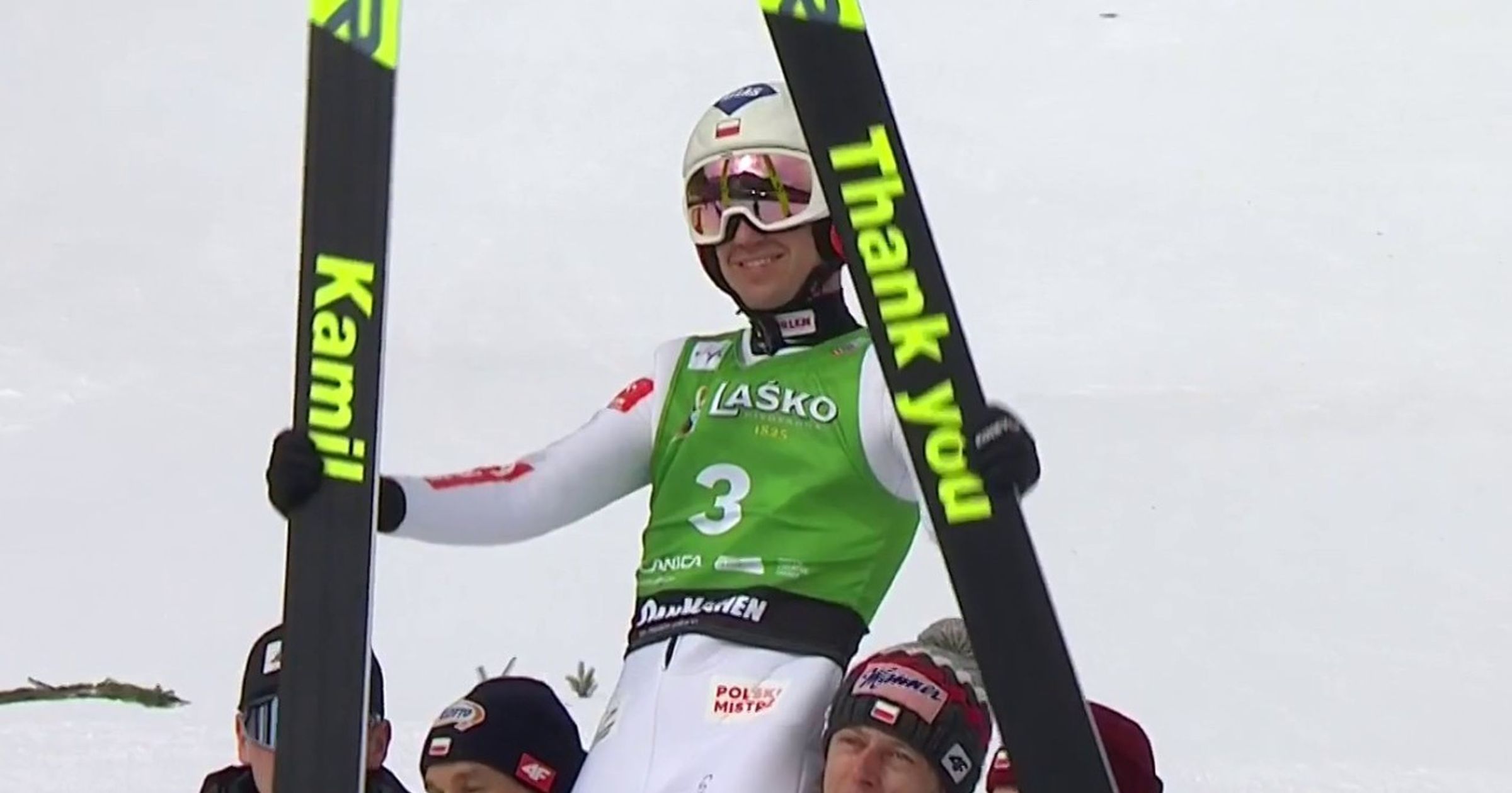 Skifliegen in Planica: Kamil Stoch wird von seiner Ehefrau abgewunken ...