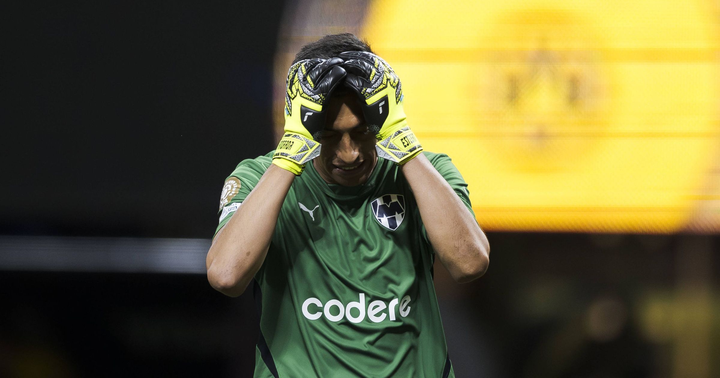Esteban Andrade von Real Saragossa wird nach Faustschlag für 13 Spiele ...