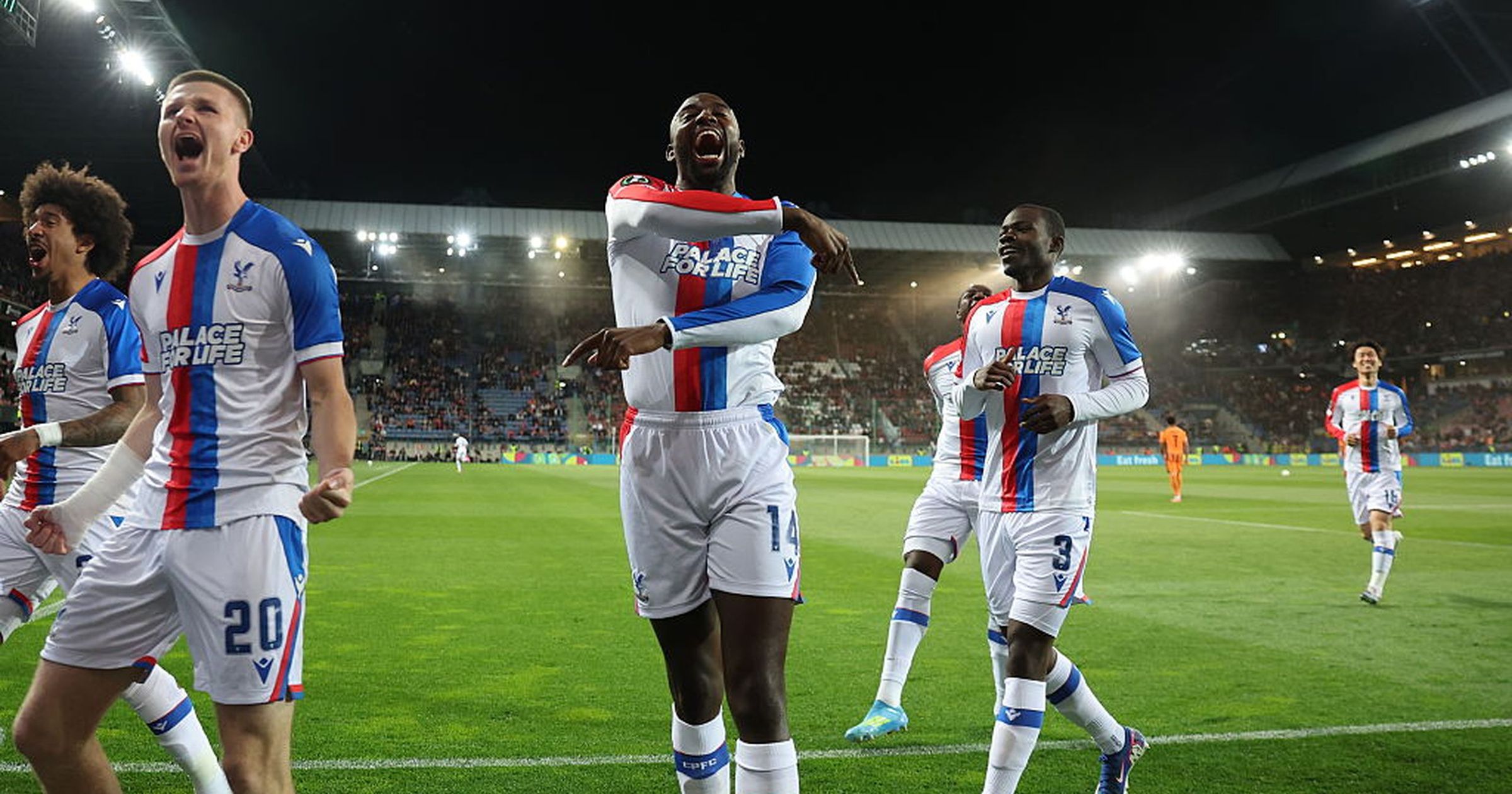 Palace zet mede dankzij snelste Conference League-goal ooit reuzenstap ...