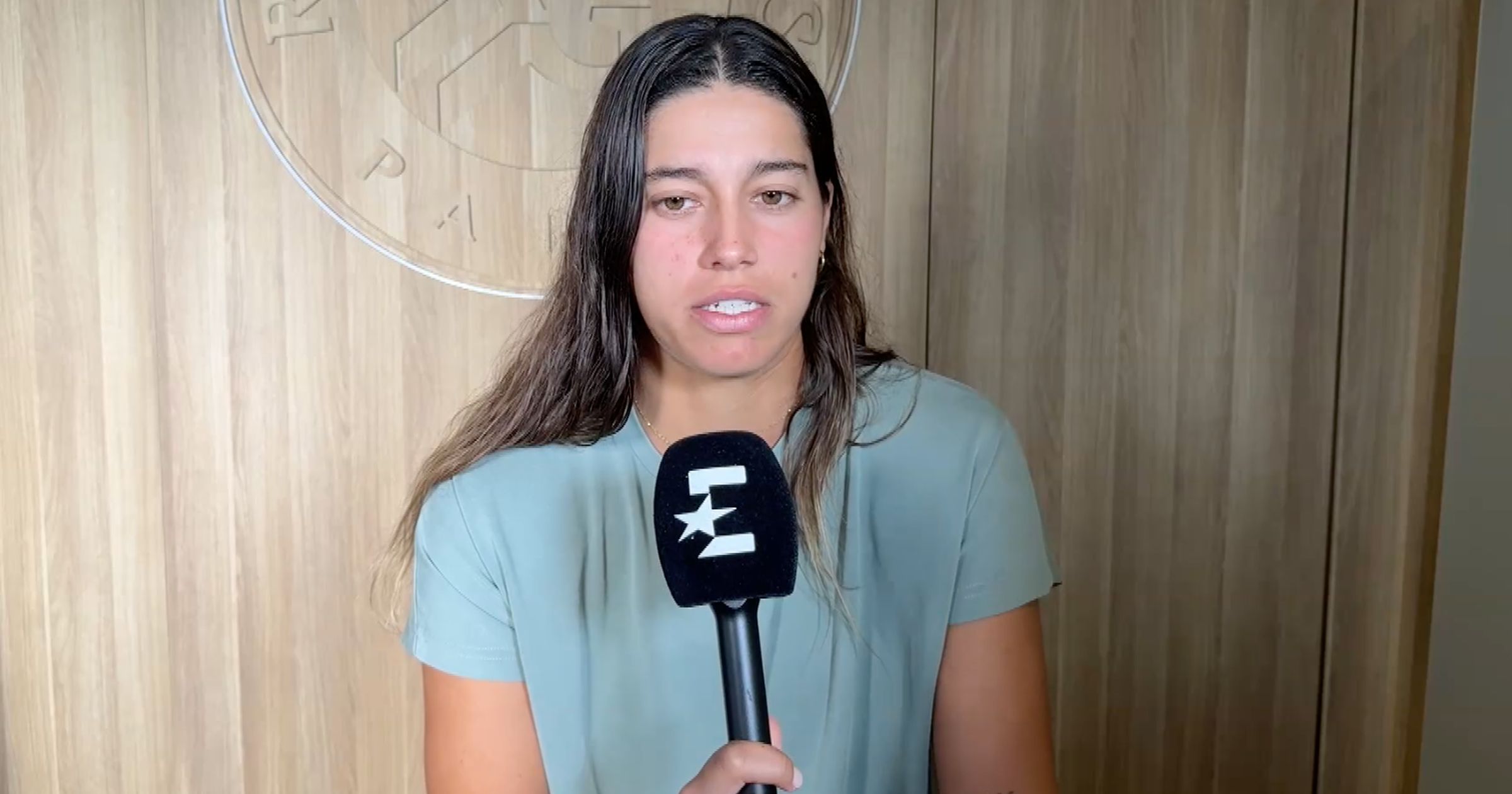 Roland-Garros 2025 | Jéssica Bouzas y su saludo final con Sabalenka ...