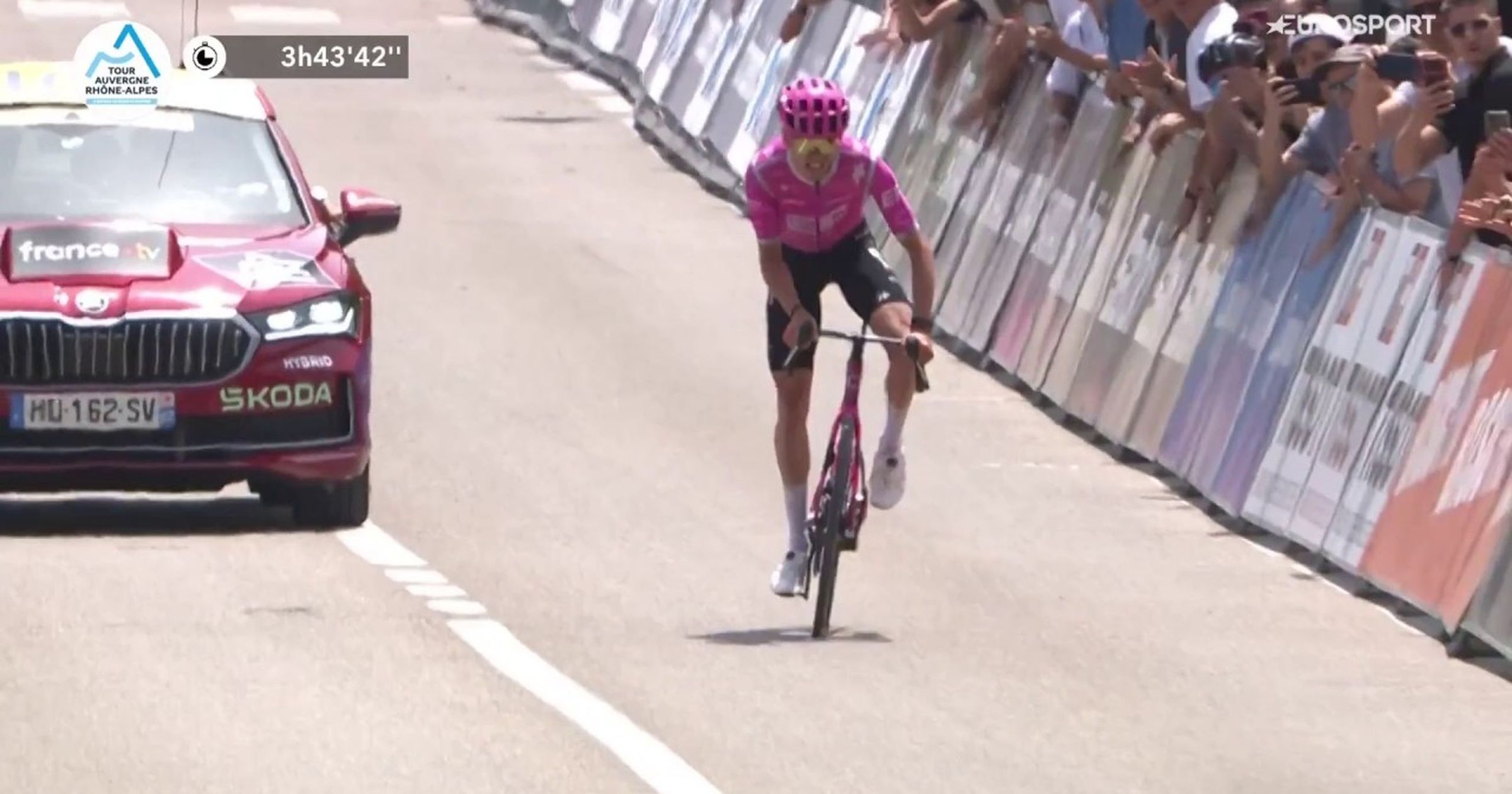 Alex Baudin triomfeert in openingsetappe Tour Auvergne-Rhône-Alpes ...