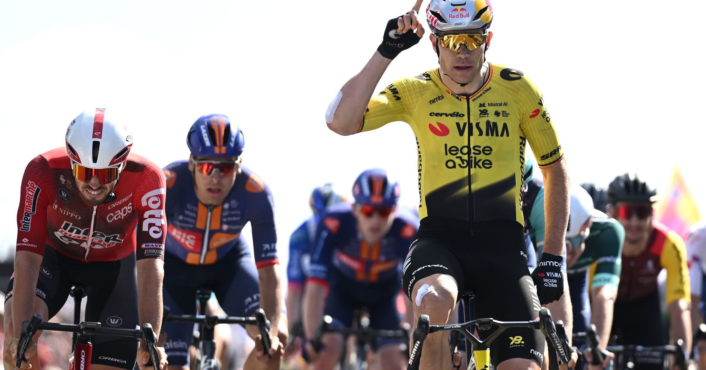 Skadesplaget Wout van Aert ikke med Jonas Vingegaard på ...