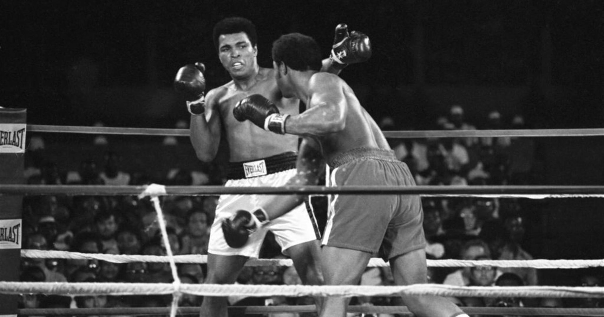 Muhammad Ali schlägt George Foreman im Rumble in the Jungle 1974 im ...
