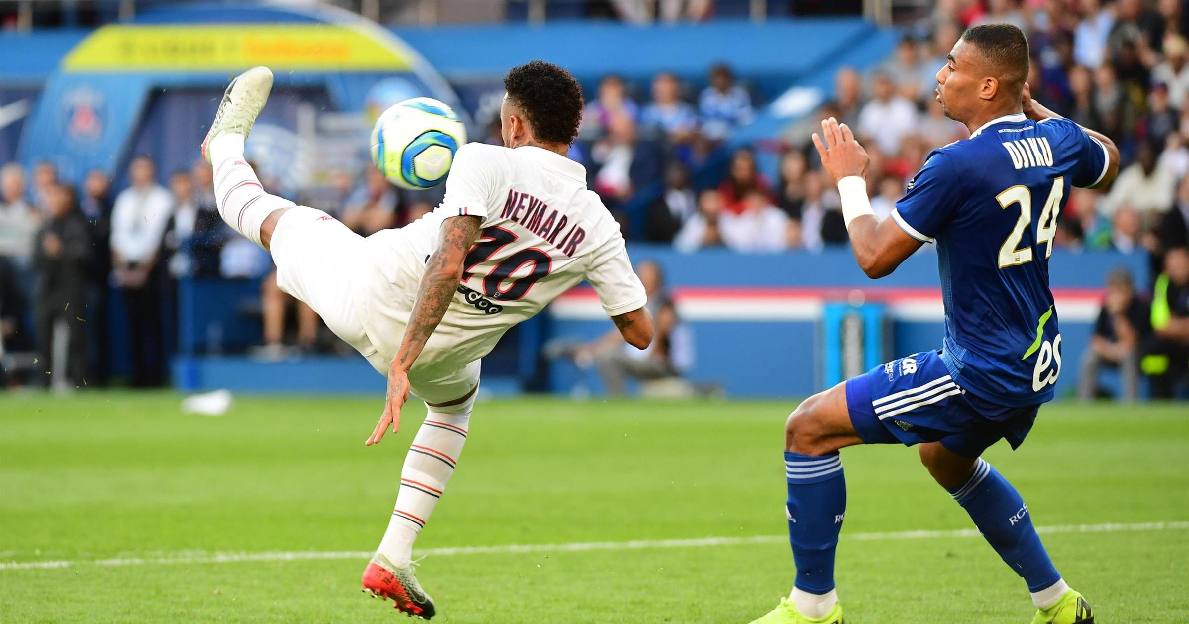 Neymar show a Parigi: rovesciata e 1-0 PSG con lo Strasburgo, esordio ...