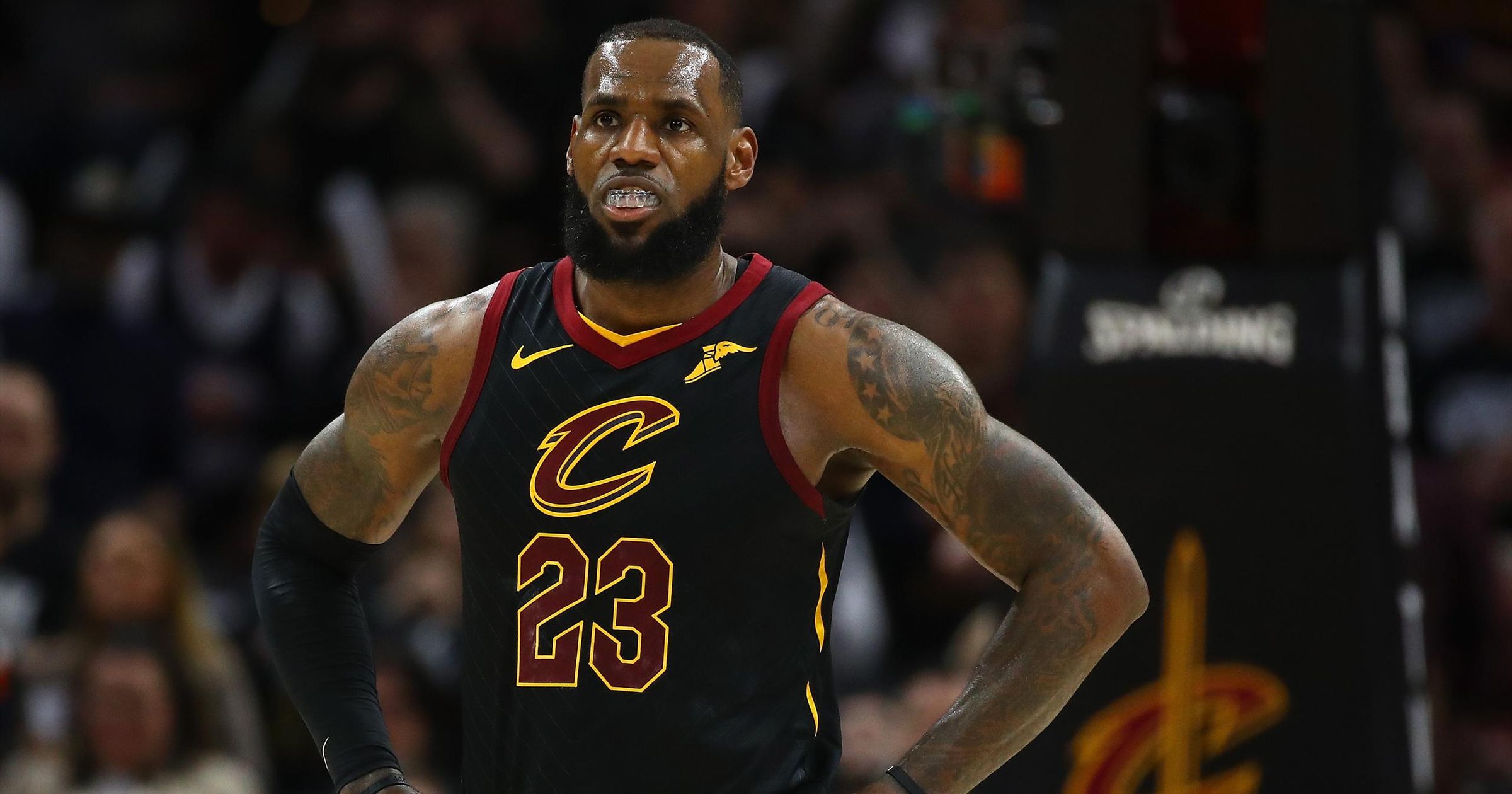 La dificilísima reacción de LeBron James al ser informado de la muerte ...