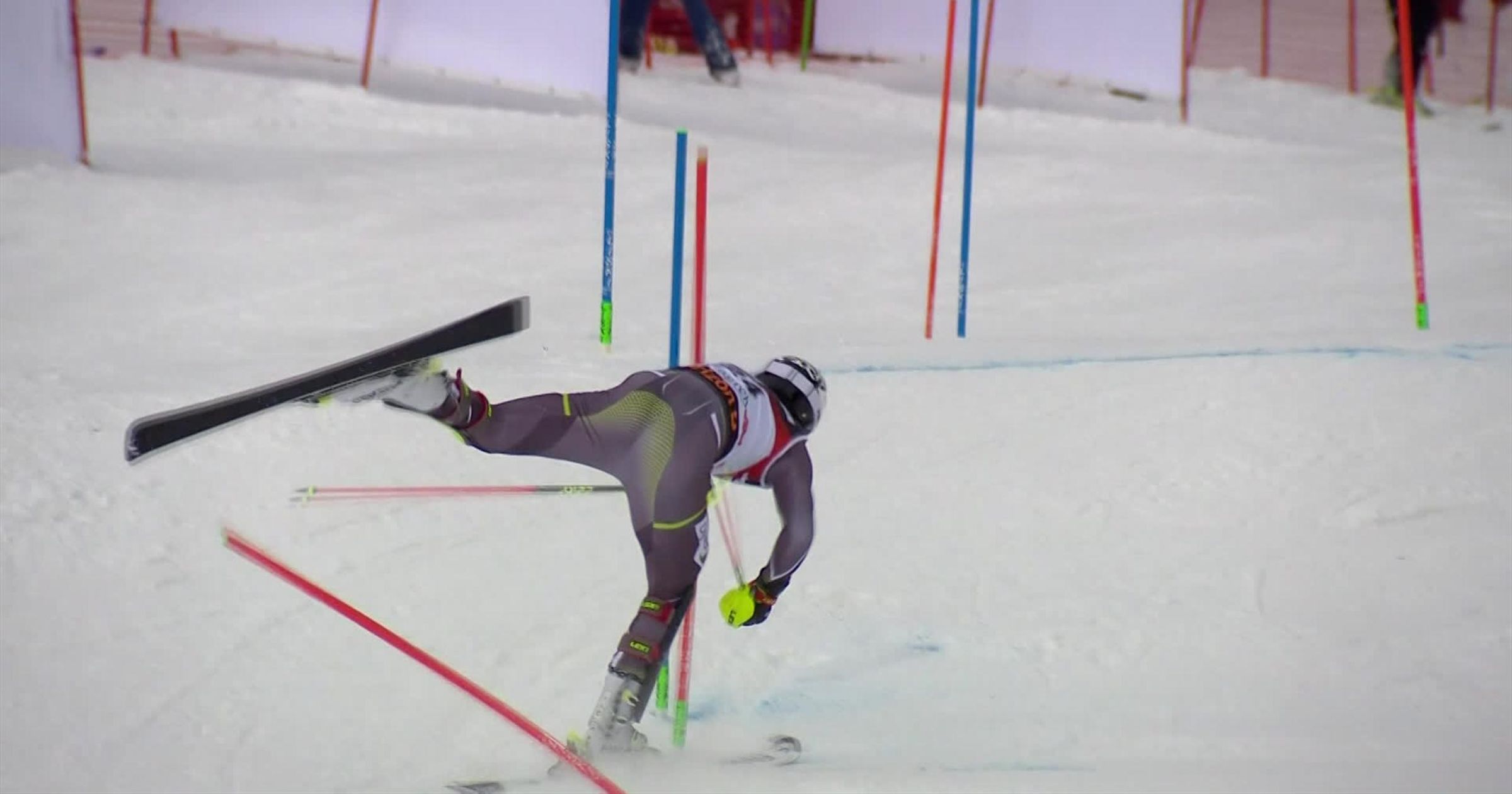 Kopfüber im Stangenwald: Spektakulärer Sturz in Zagreb von Jonathan ...