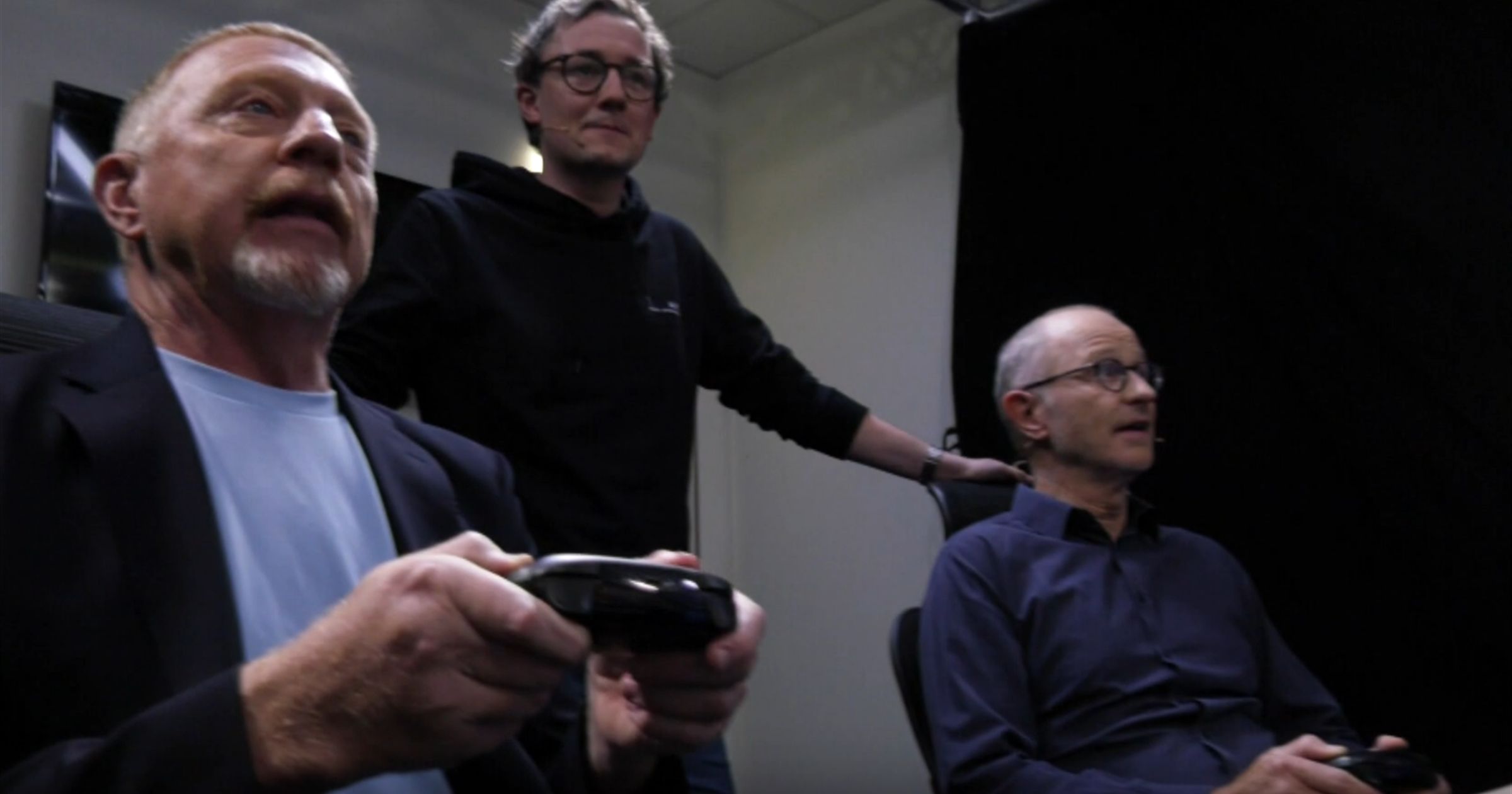 French Open - Boris Becker und Matthias Stach zocken Mario Kart im ...