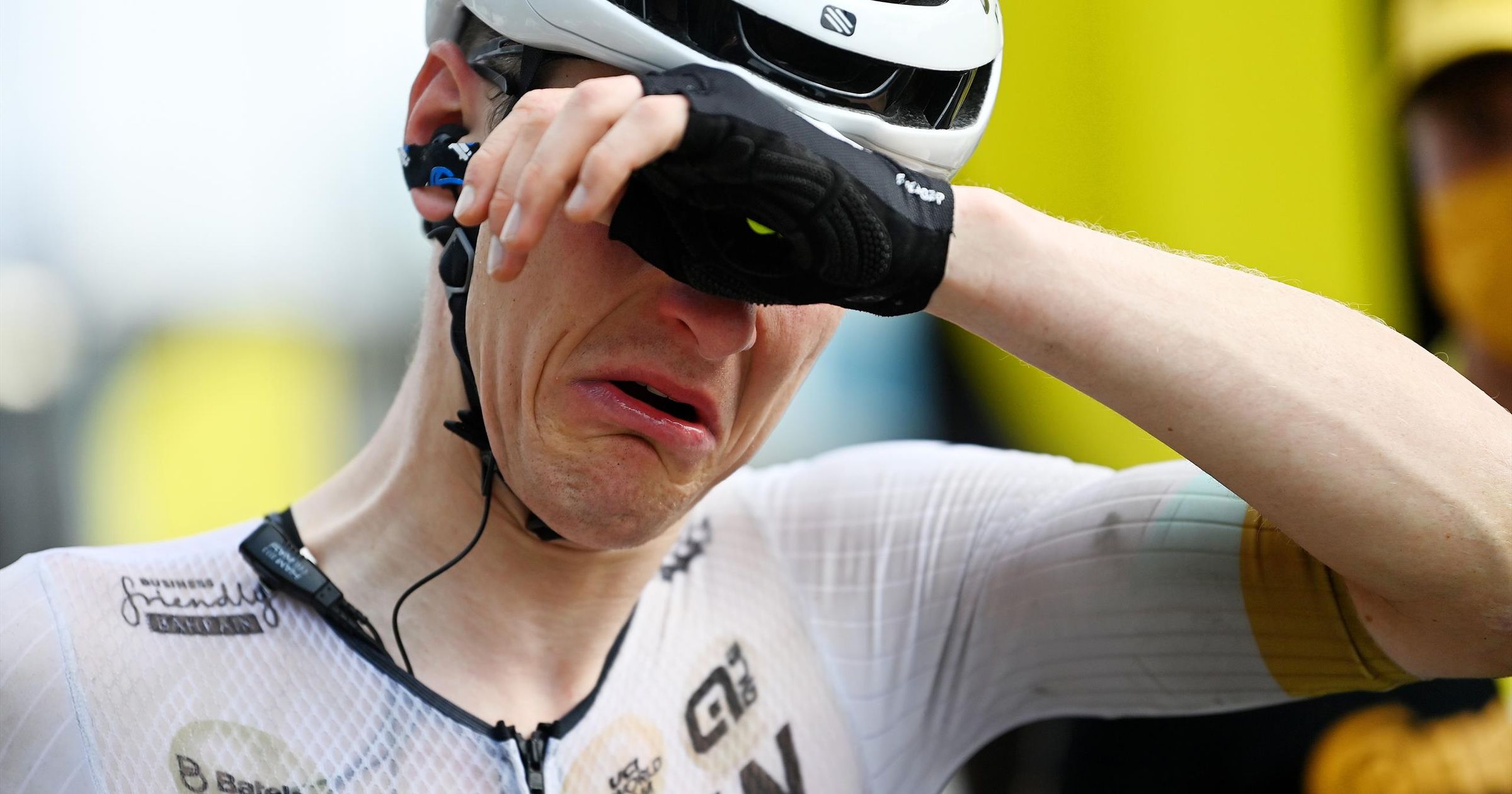 Matej Mohoric (Bahrain-Victorious), le visage déformé par les pleurs ...