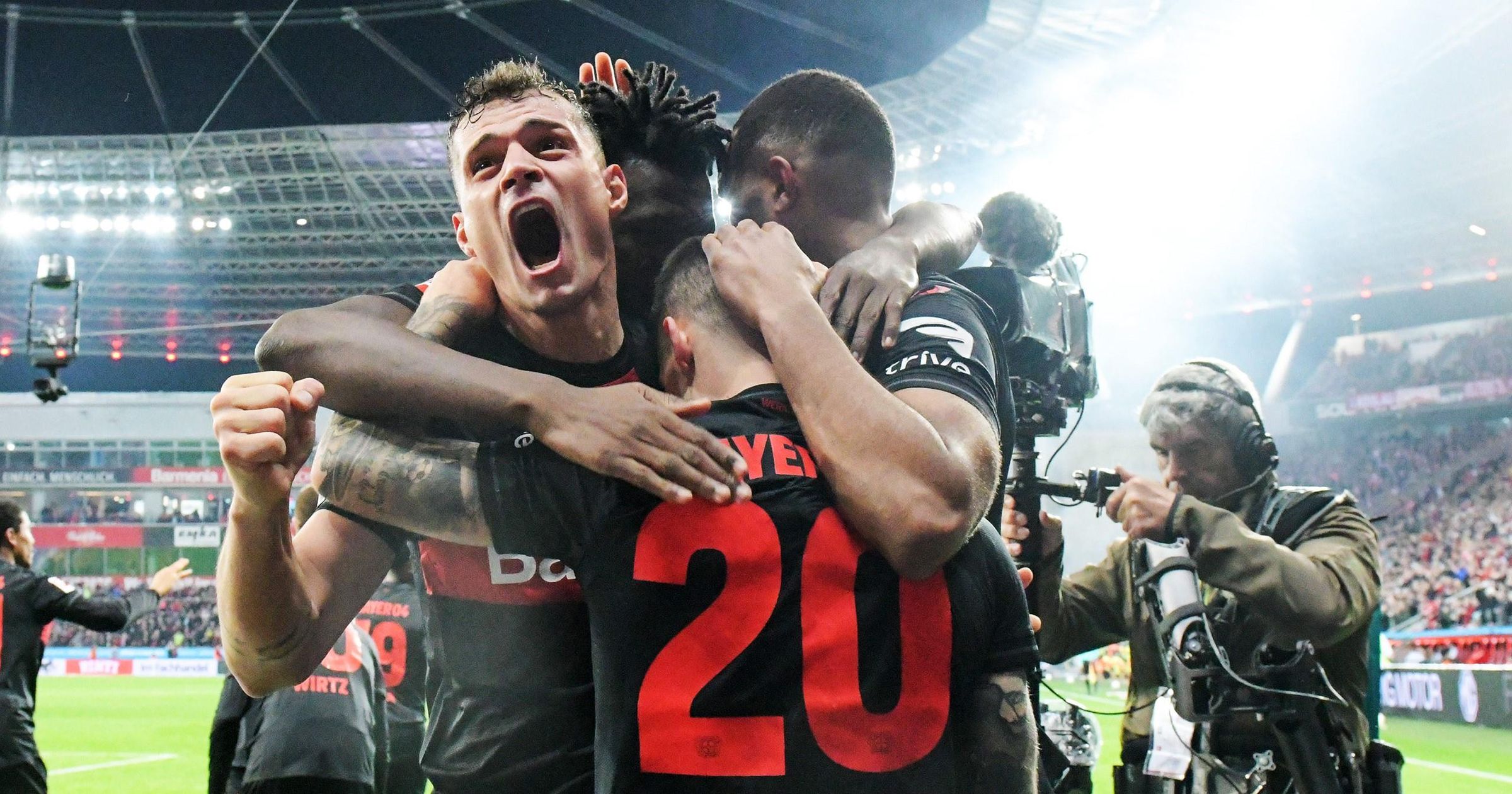 Bayer 04 Leverkusen kocht den FC Bayern München im Spitzenspiel ab ...