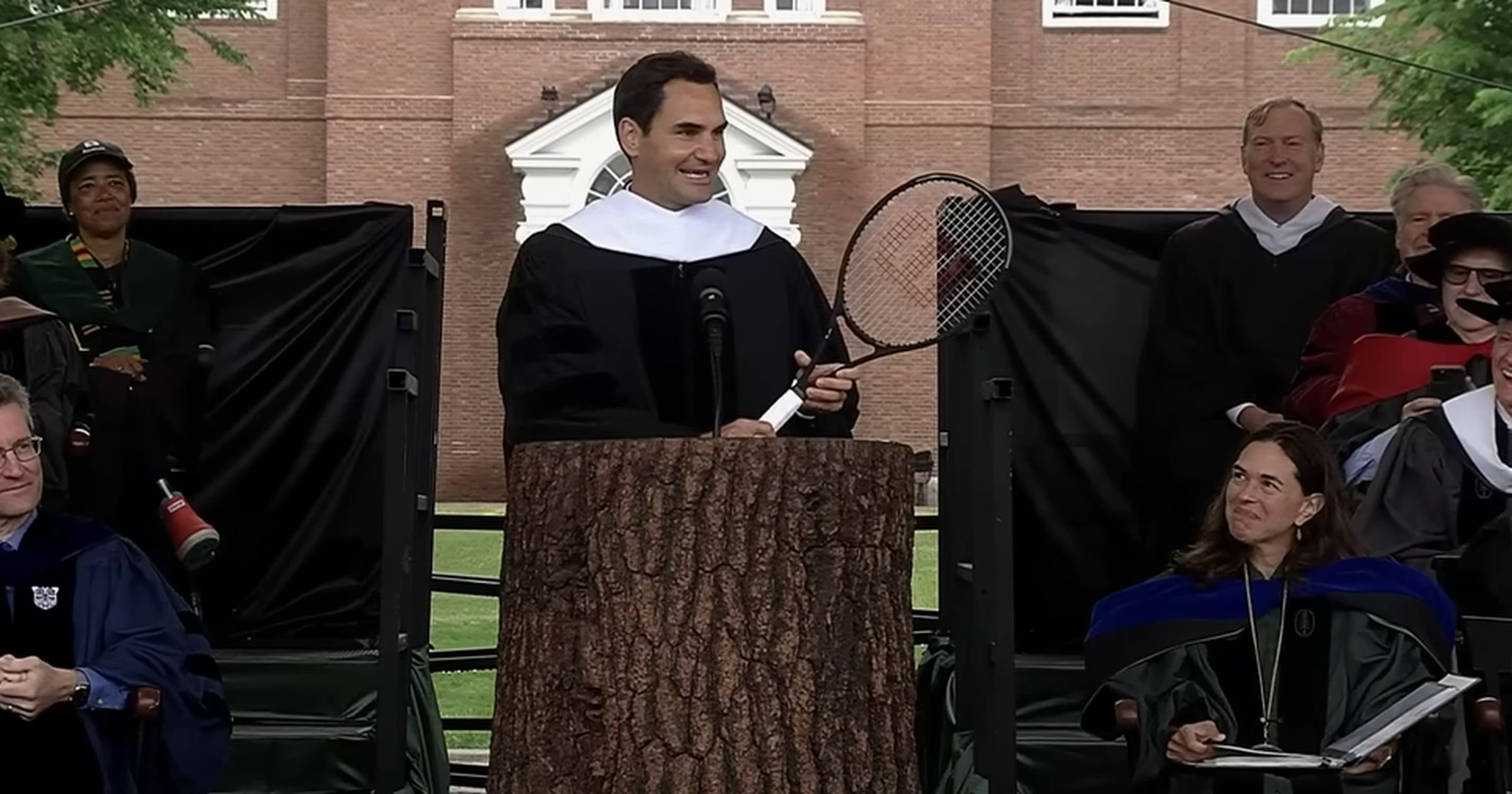 L'emozionante discorso di Roger Federer al Dartmouth College davanti a ...