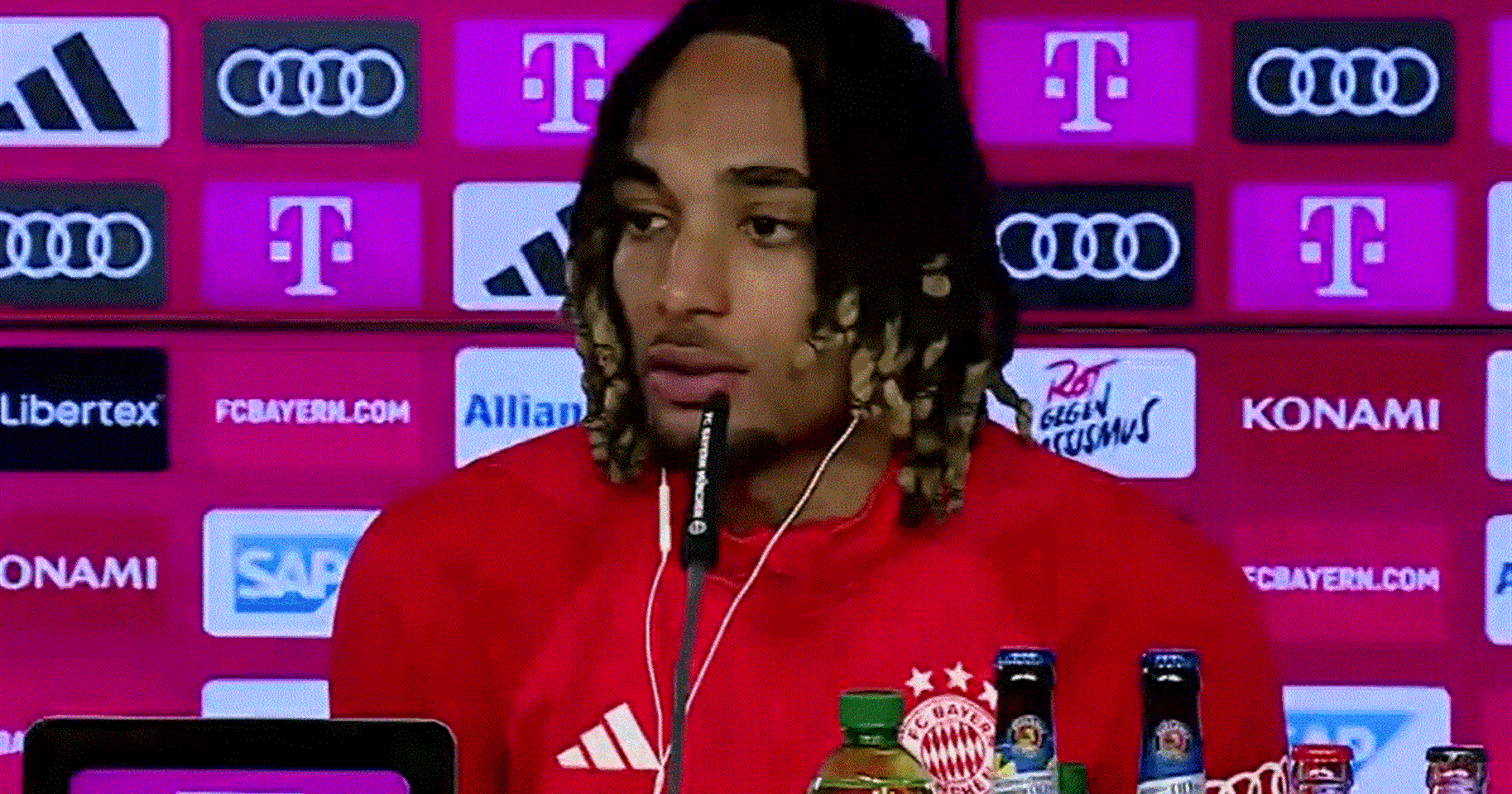 FC Bayern München: Sacha Boey will "so gut wie Philipp Lahm werden ...