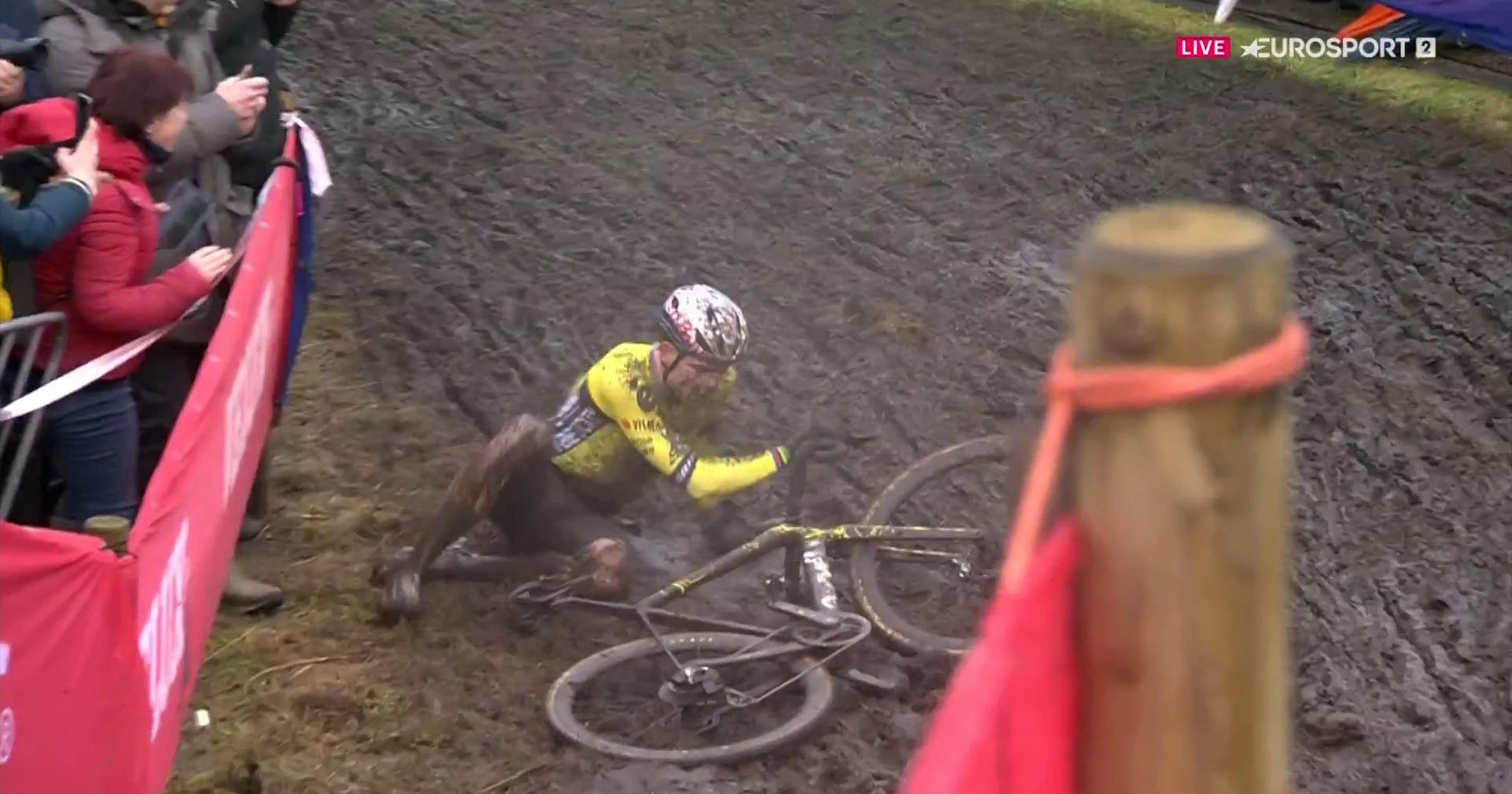 Ciclocross | Los dos errores impropios de alguien como Van Aert: Acabó ...
