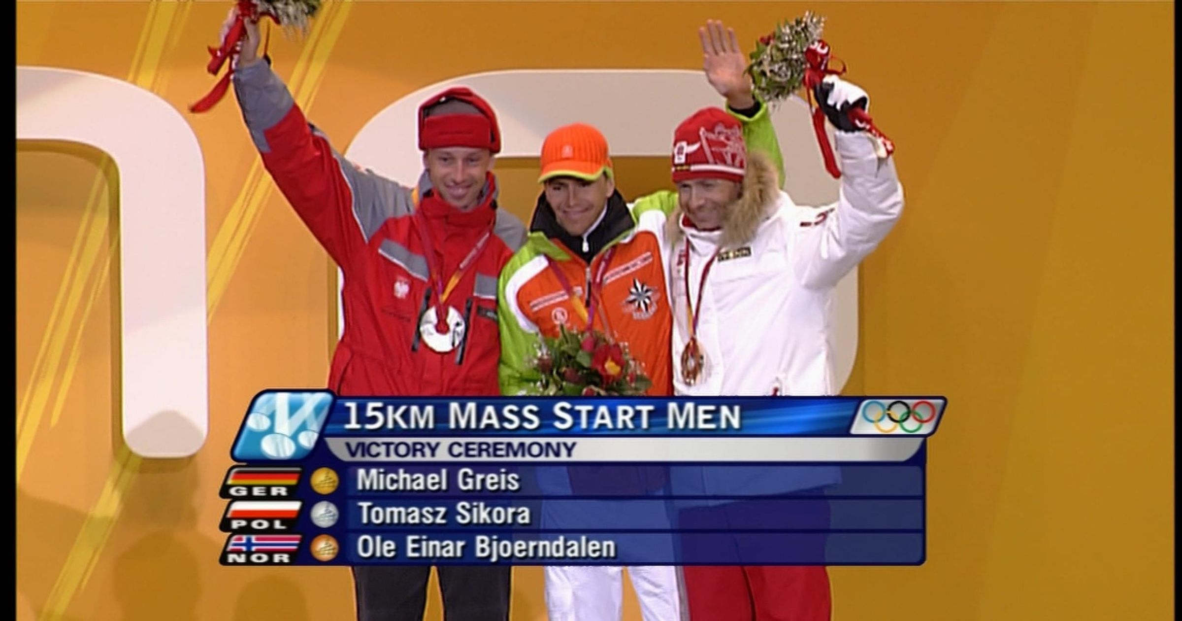 Tomasz Sikora na olimpijskim podium w Turynie. Ceremonia medalowa ...
