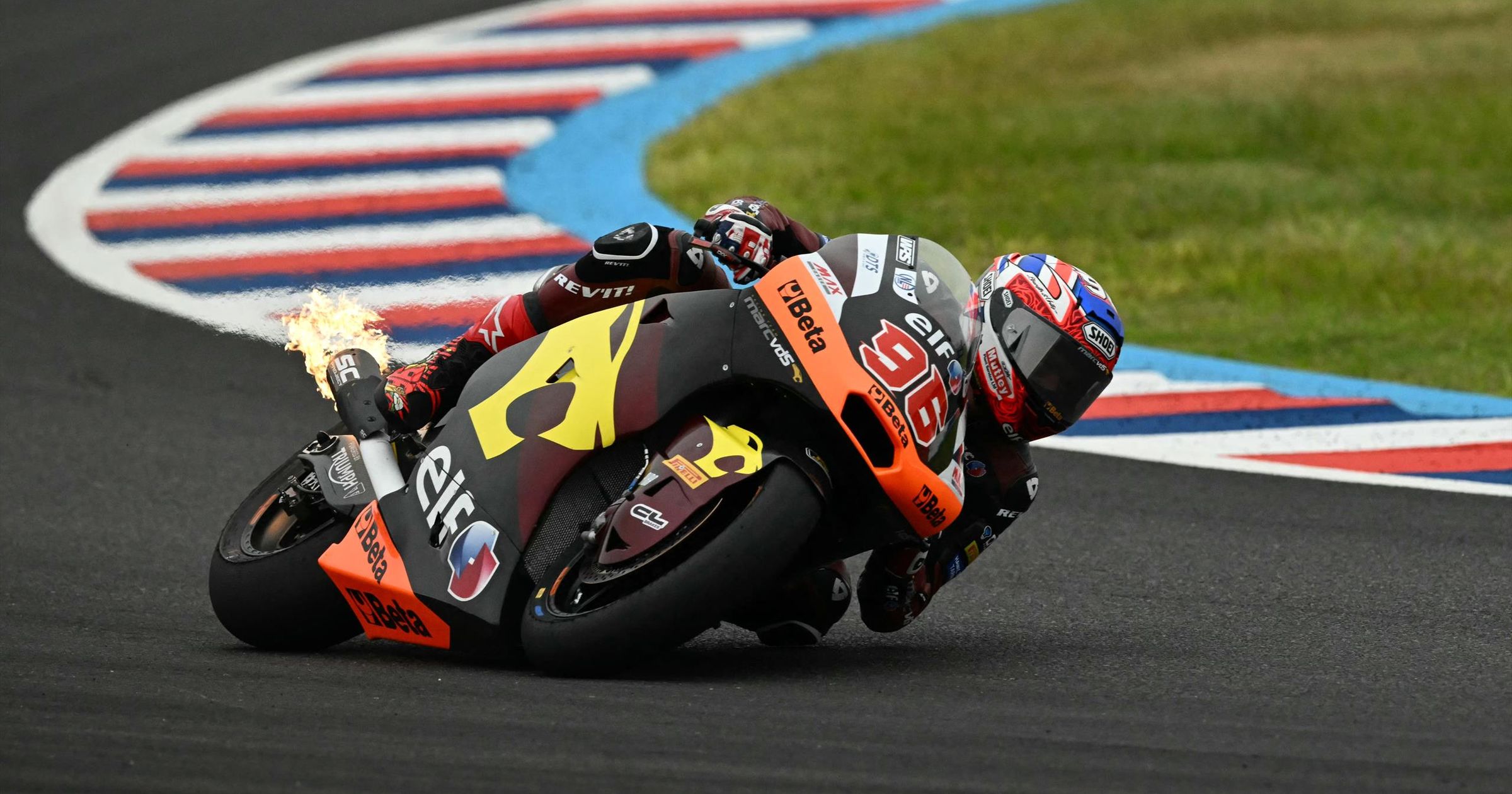 Moto2, GP Austin 2025, resoconto gara: Dixon domina sotto l'acqua ...