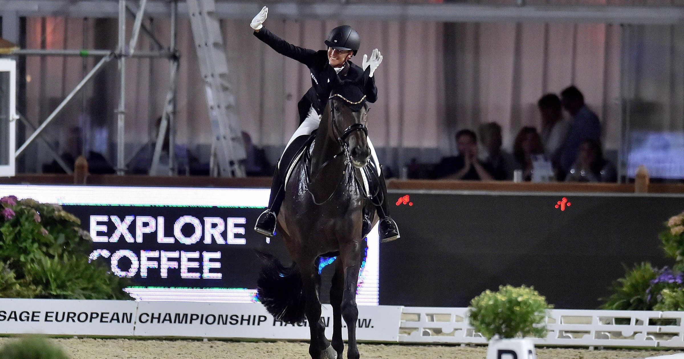 Dressur-EM: Jessica von Bredow-Werndl gewinnt auf Dalera zweite ...