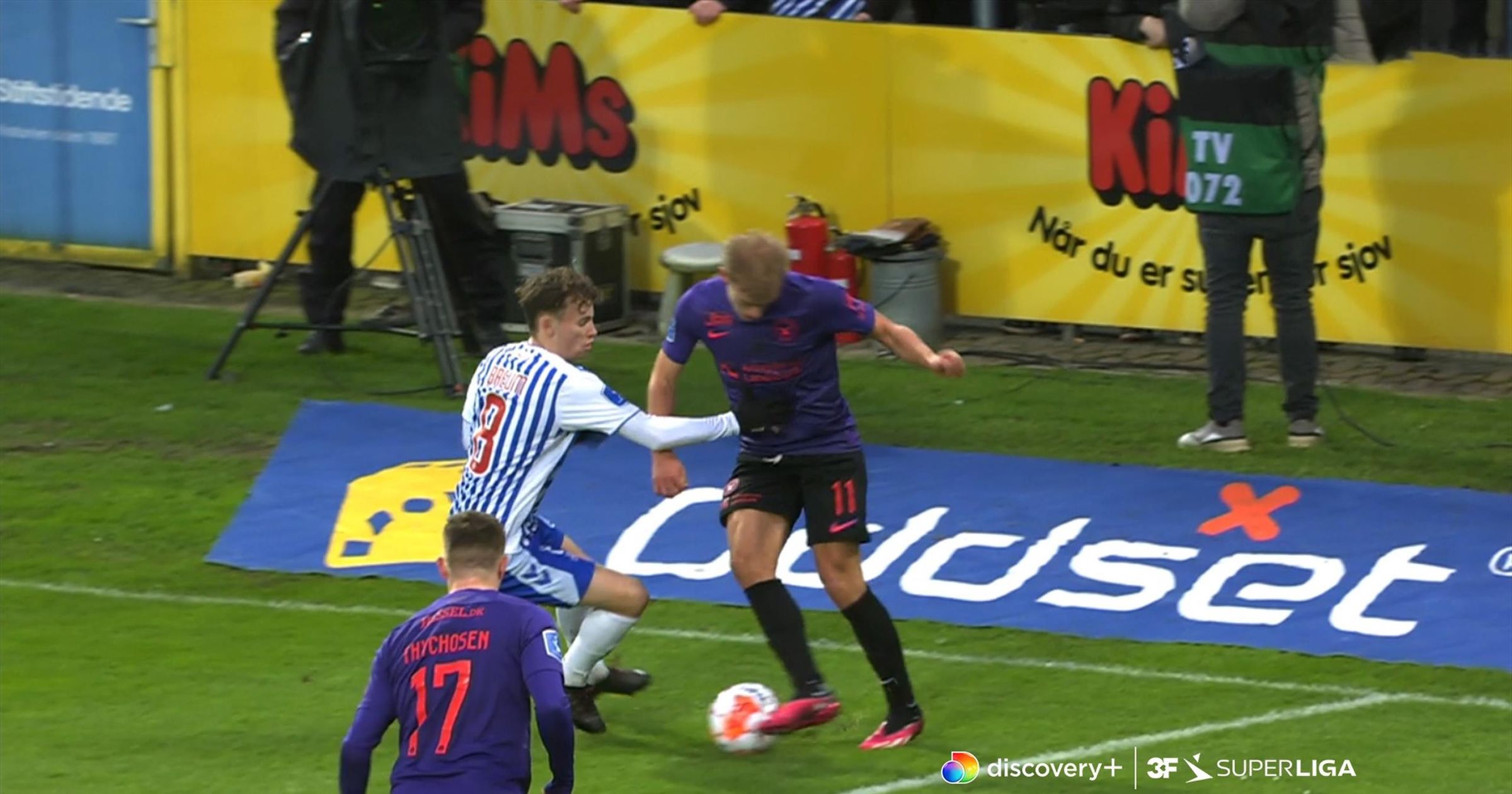 Mageløst McGeady-spin i Odense: Gustav Isaksen sætter Breum Martinsen ...