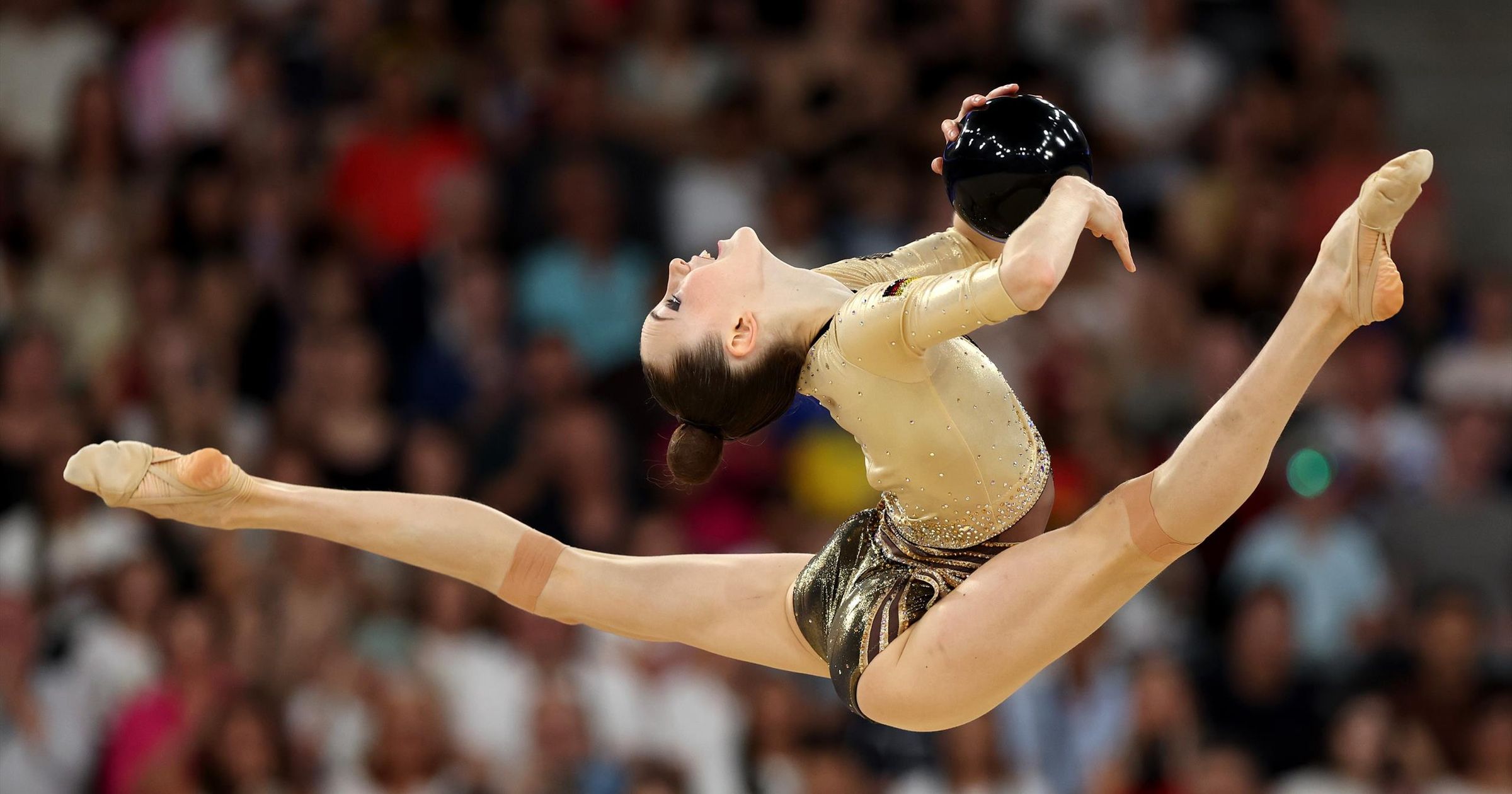 Olympia 2024: Darja Varfolomeev tanzt in Paris mit dem Ball zu Michael Jackson und begeistert ...