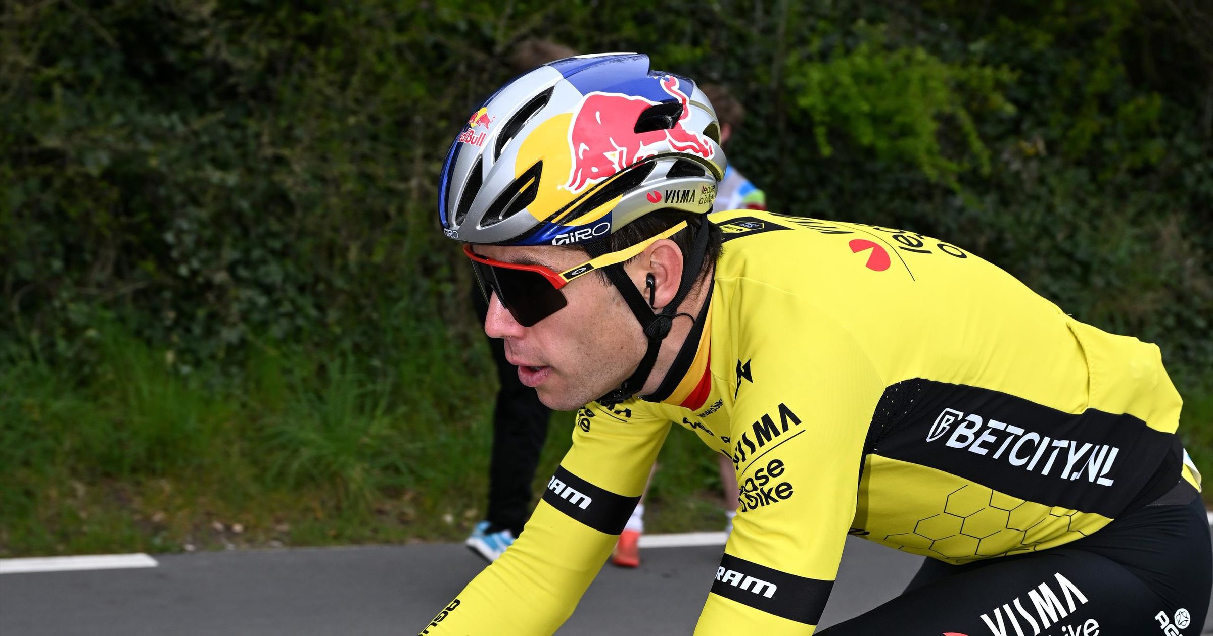 Wout van Aert, clavicola e costole rotte! Salta Giro delle Fiandre e ...