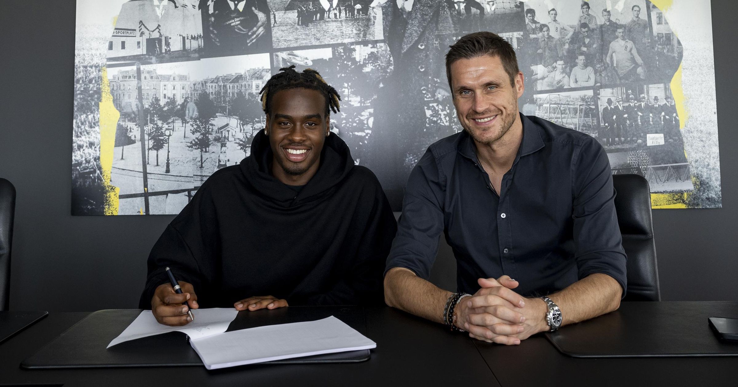 Borussia Dortmund - Jamie Bynoe-Gittens verlängert Vertrag bis 2028 ...