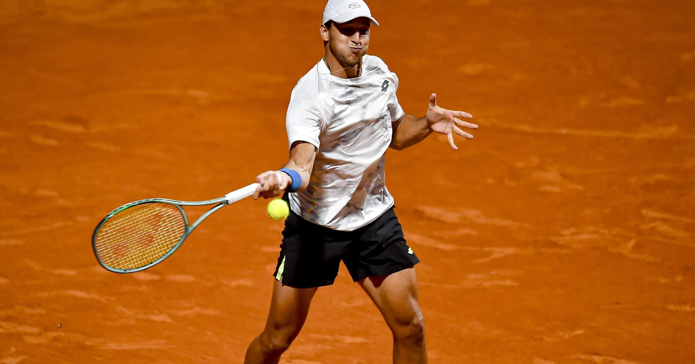 Tennis, ATP Santiago - Luciano Darderi batte Cerundolo e vola ai quarti ...