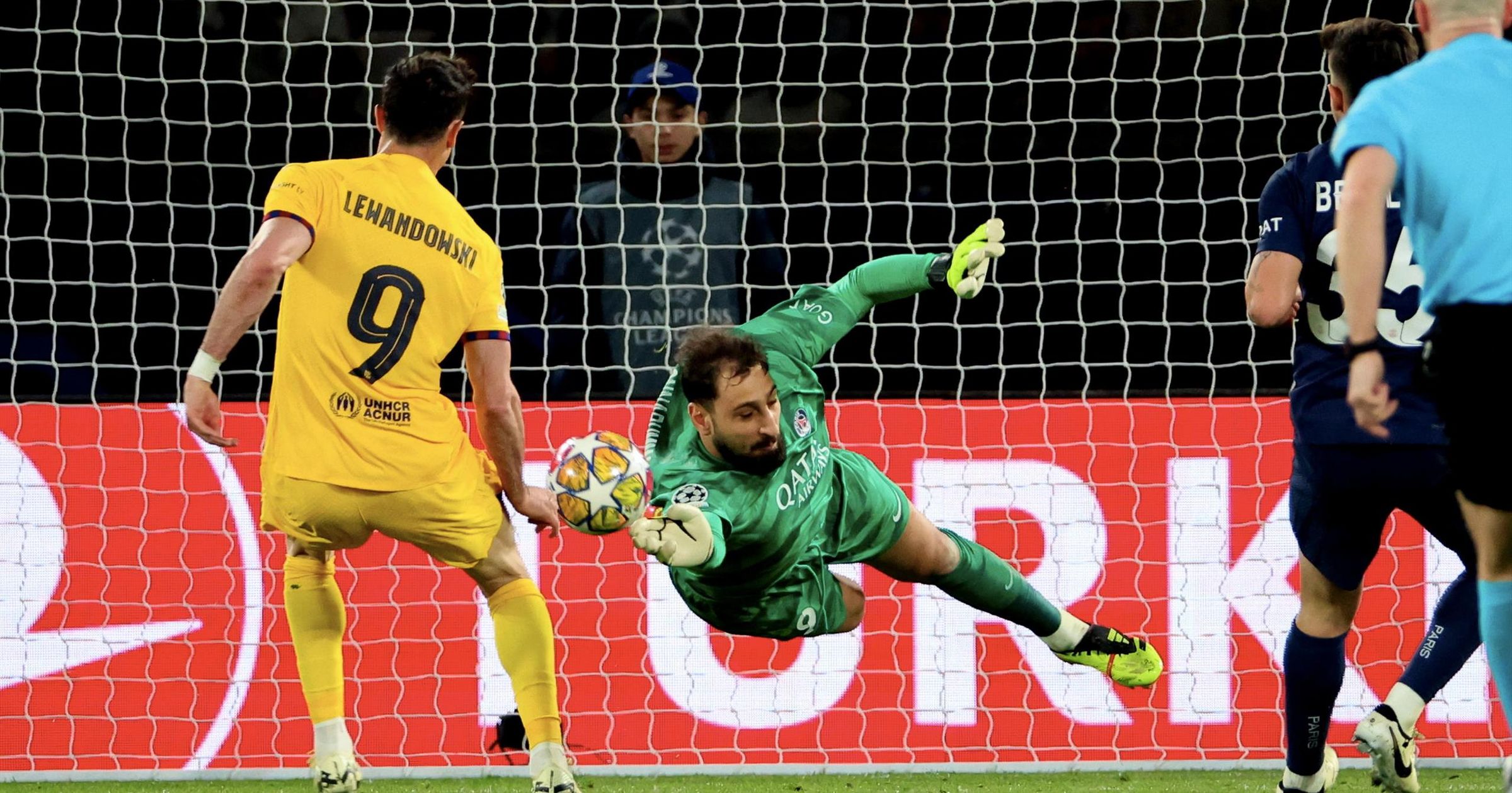 Rio Ferdinand watscht PSG-Keeper Gianluigi Donnarumma nach Pleite gegen ...