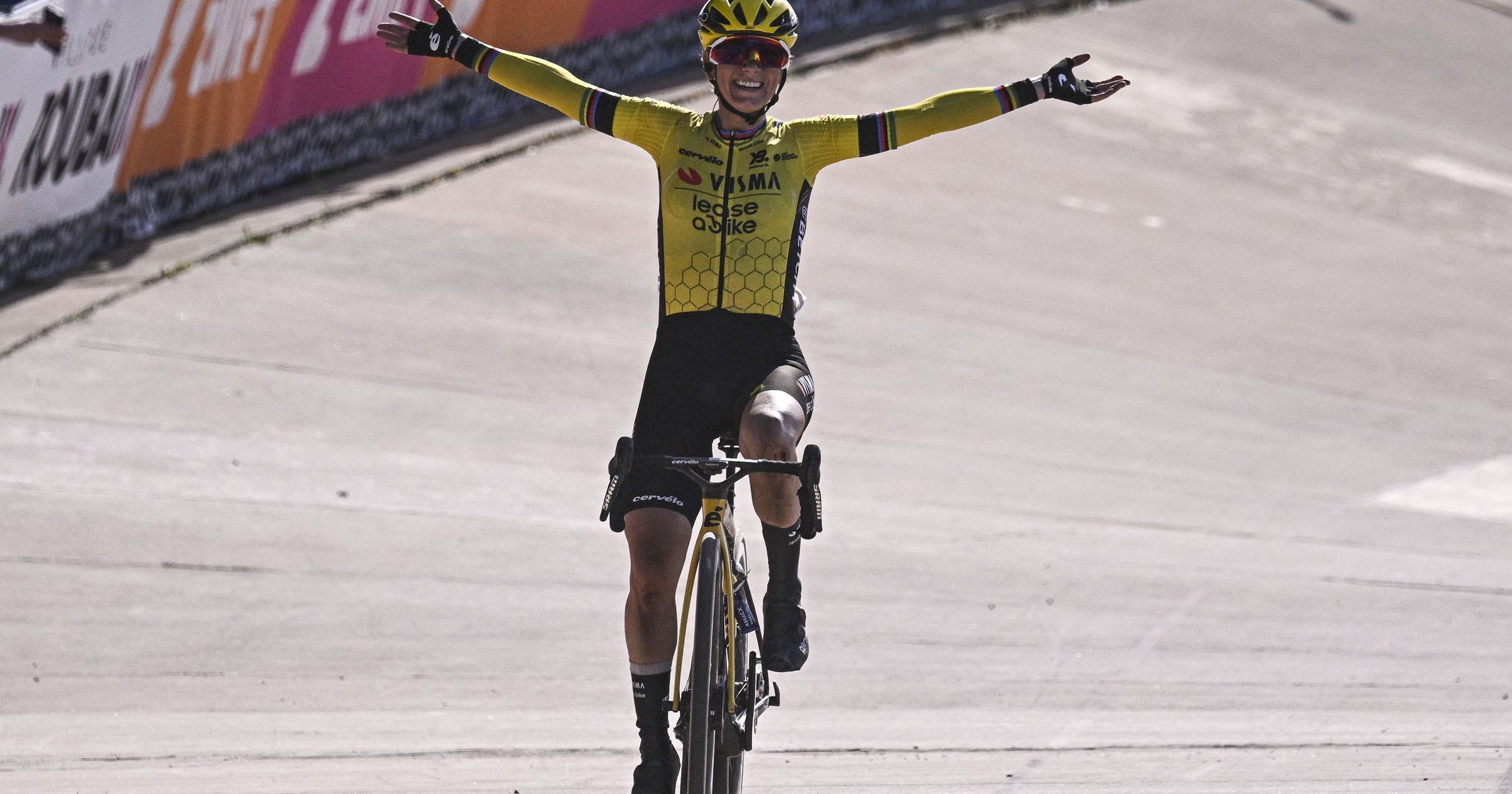 Ferrand-Prevot eerste Franse winnares Parijs-Roubaix na ijzersterke en ...