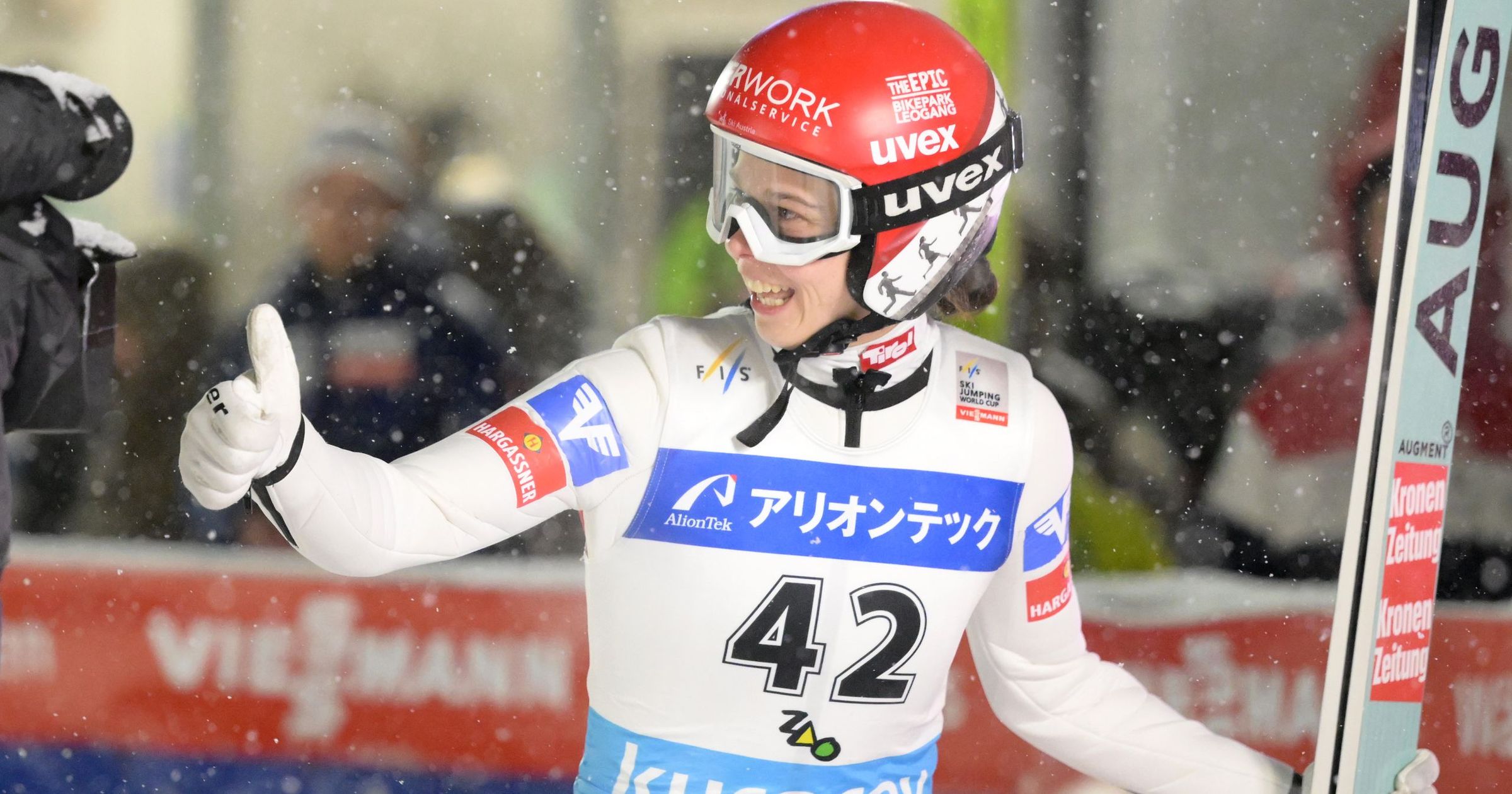 Skispringen: Lisa Eder schlägt Nika Prevc und feiert ersten Sieg im ...
