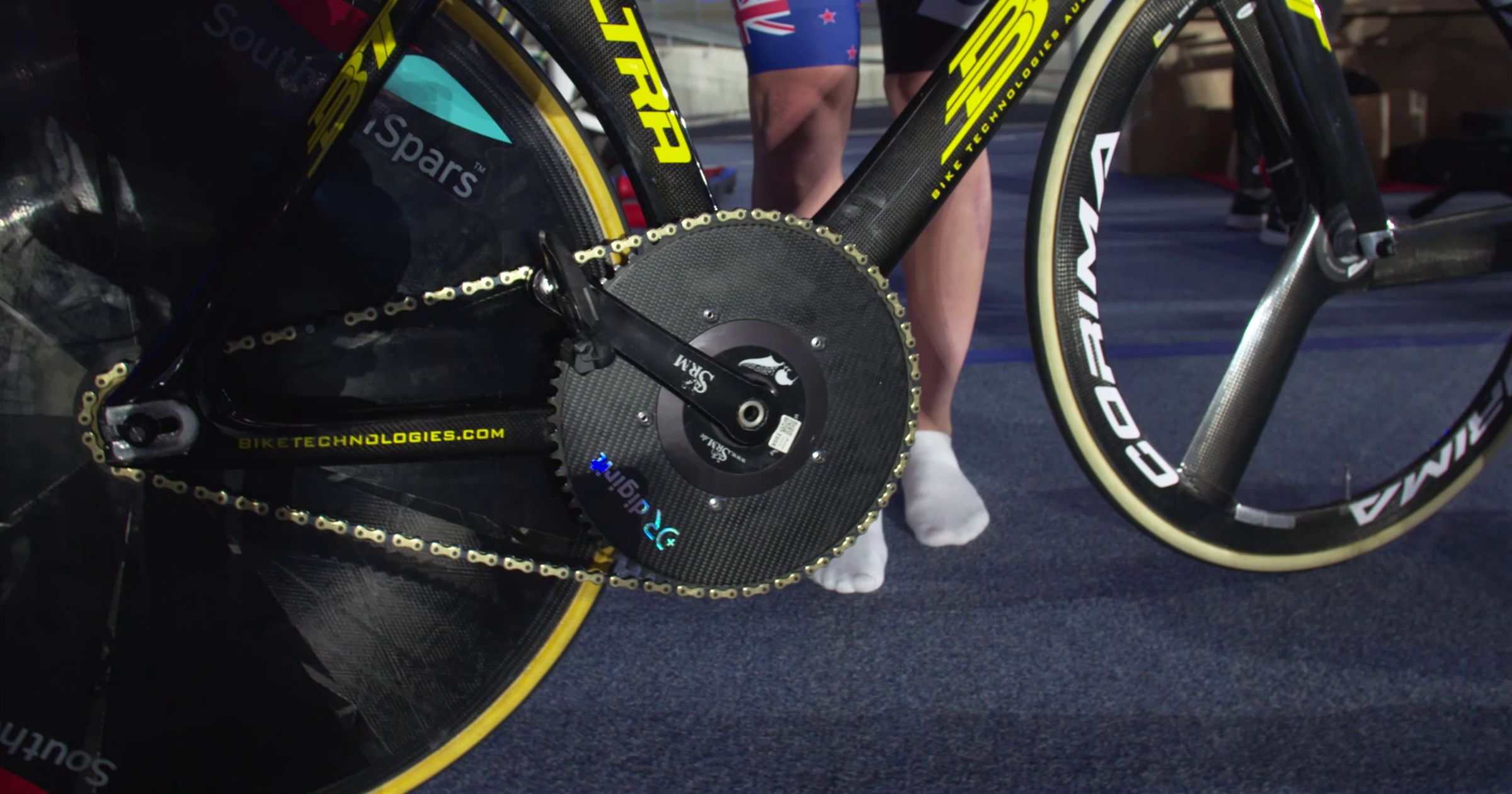 UCI Track Champions League 2021 – Corbin Strong on his incredible chain ...