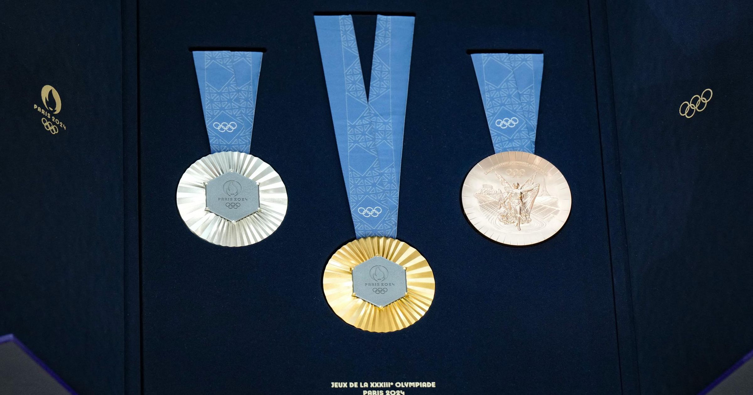 Olympia Paris 2024 - Medaillen für Sommerspiele präsentiert: Ein Stück ...