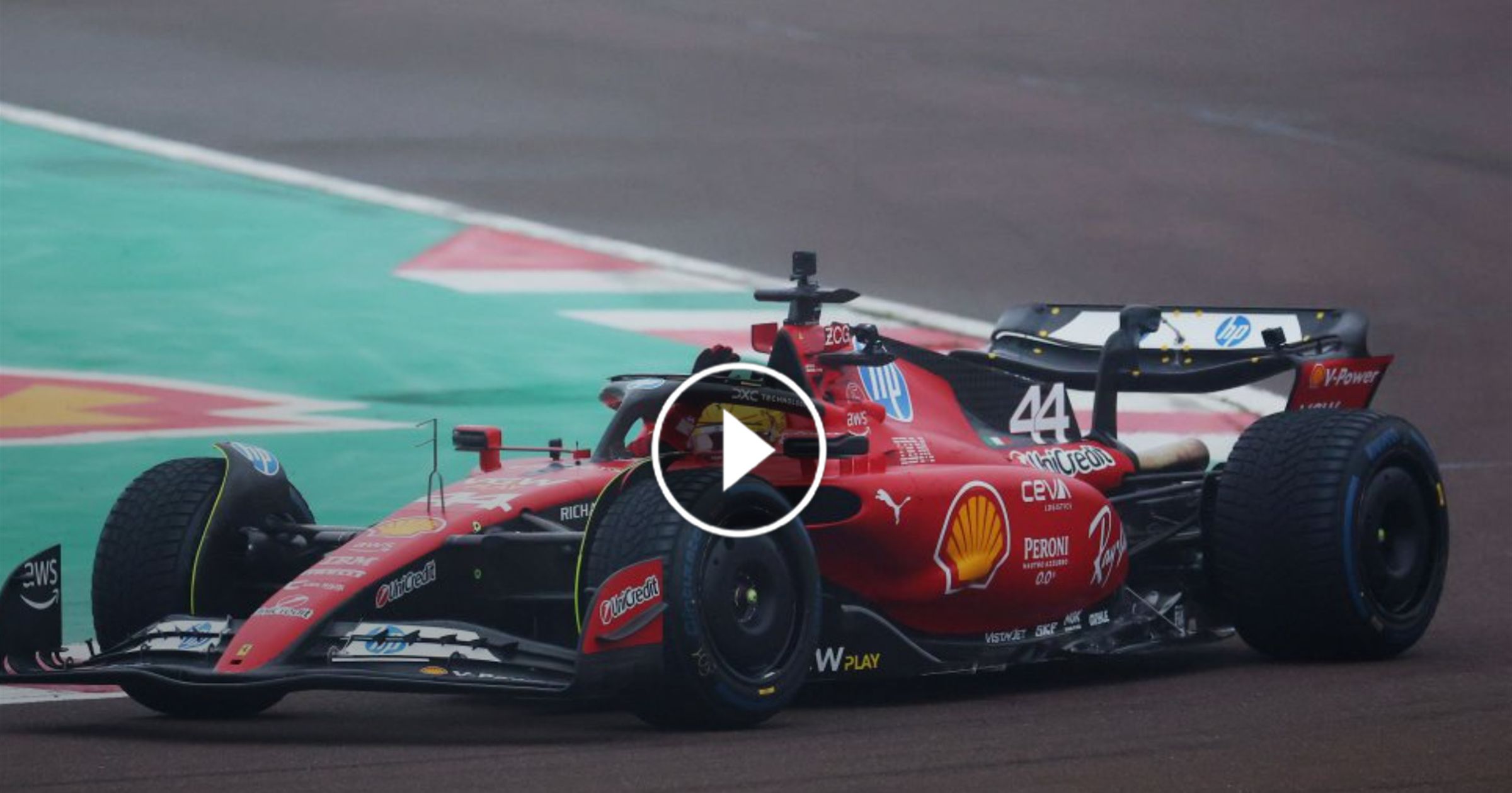 Hamilton debutta sulla Ferrari: primi giri in pista a Fiorano, tifosi ...
