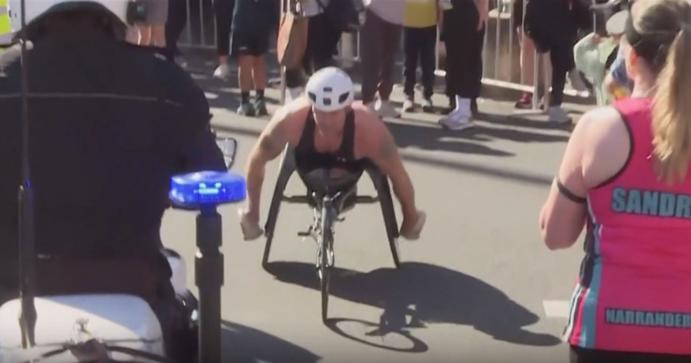 Rollstuhlfahrer Joshua Cassidy wird beim Sydney-Marathon fehlgeleitet ...