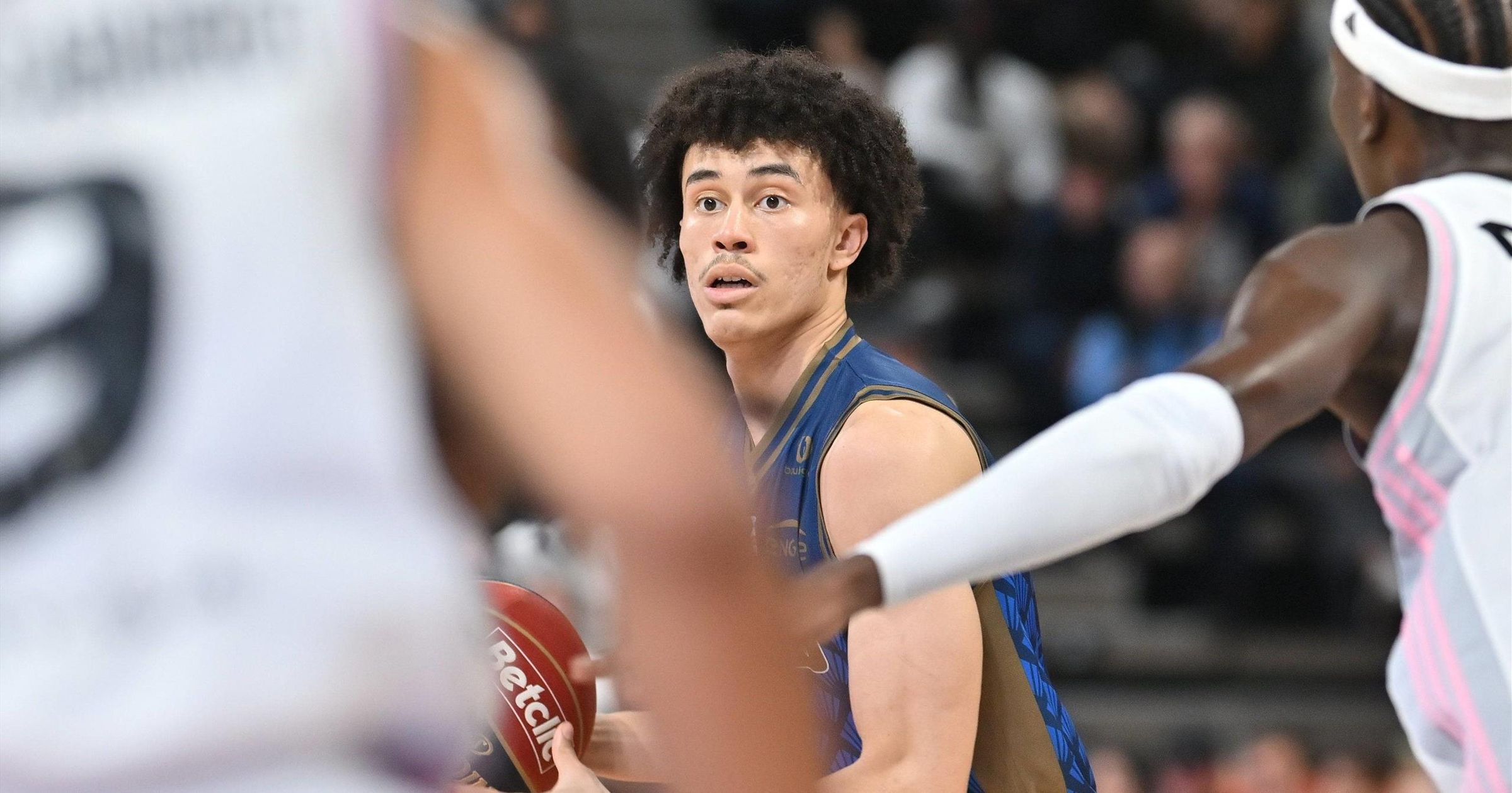 Le Français Nolan Traoré officiellement candidat à la draft de NBA ...