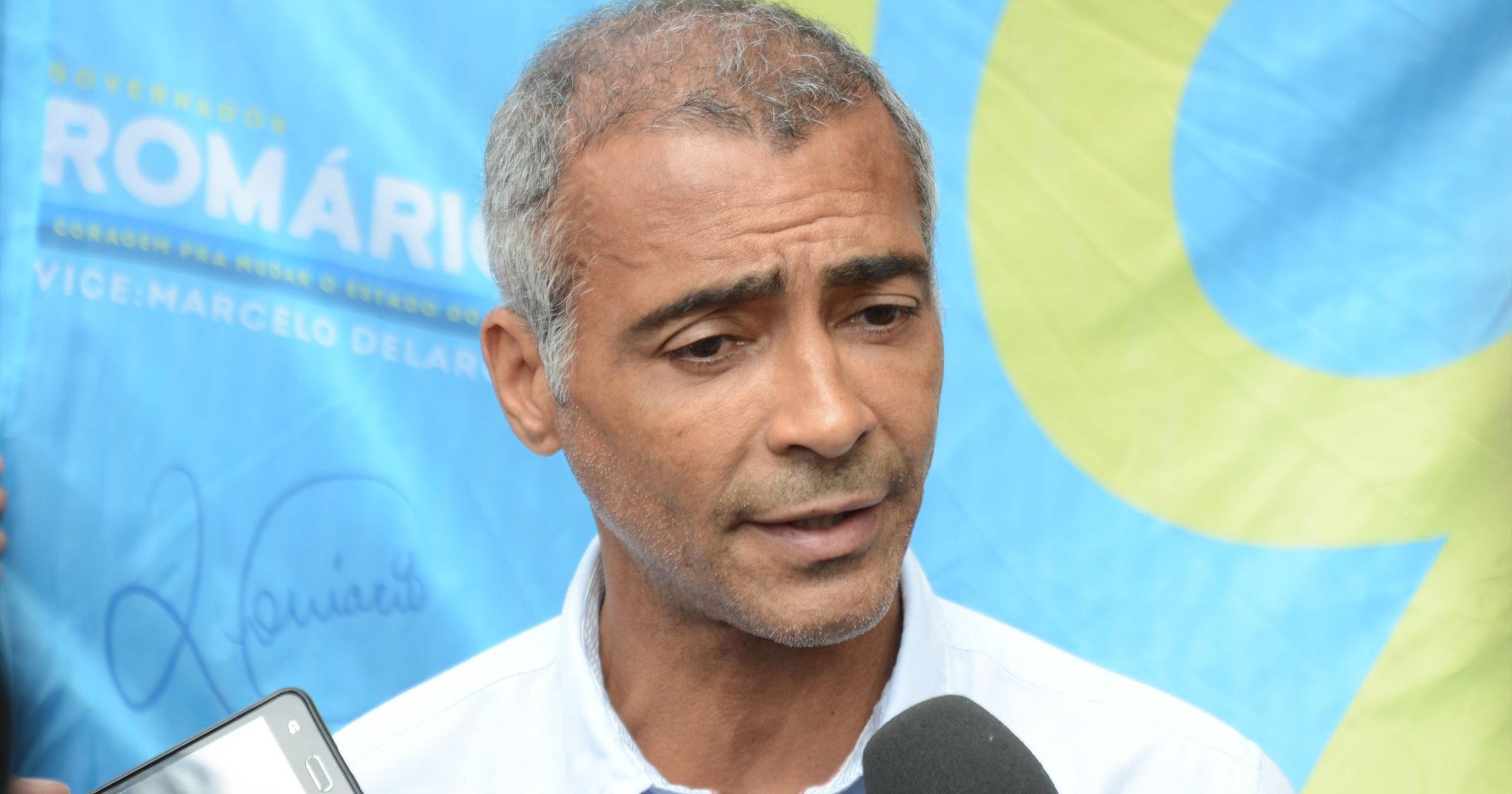 Romario kehrt mit 58 Jahren auf den Rasen zurück und läuft für FC Rio ...