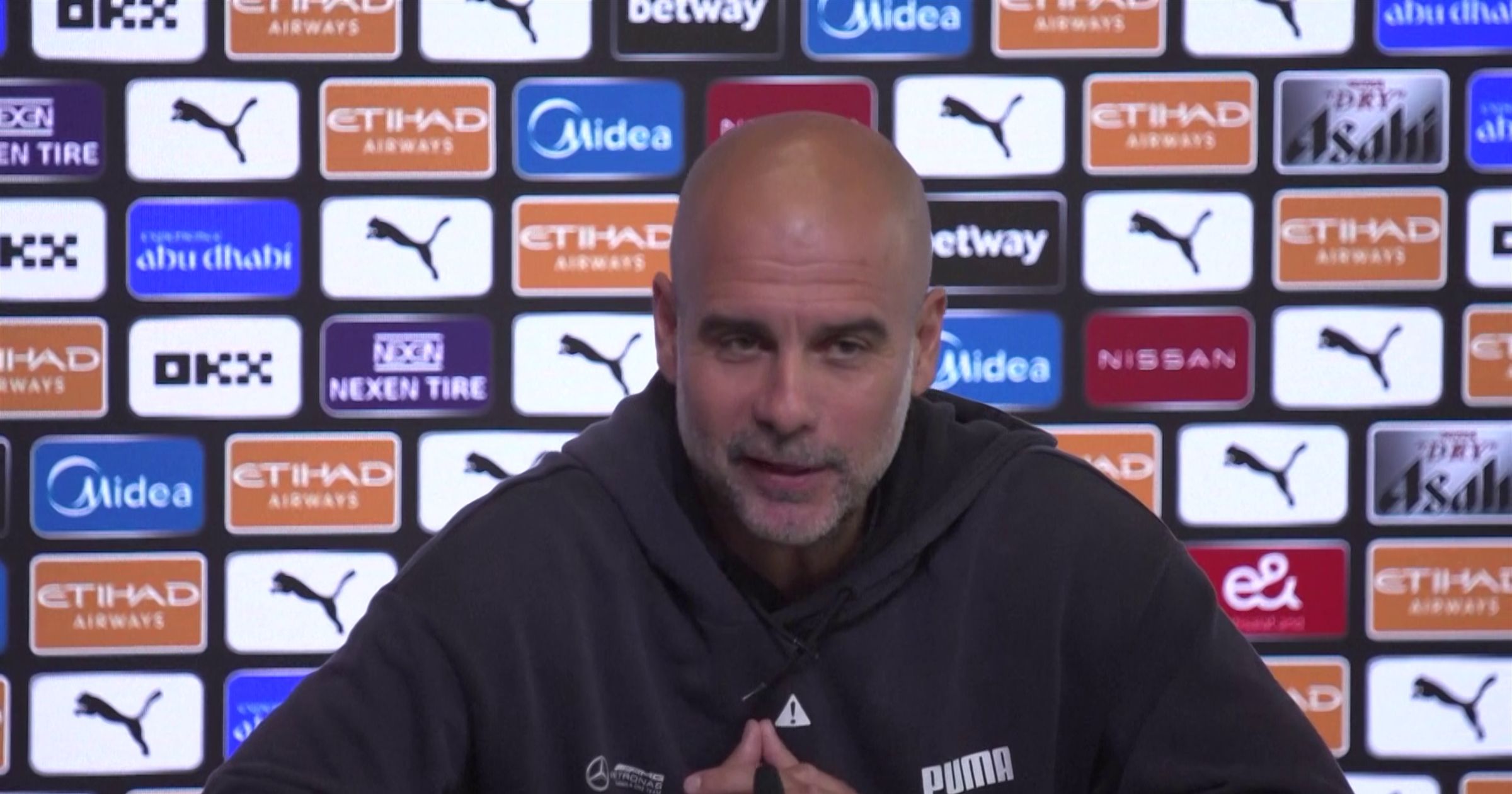 Irre Fan-Aktion - Manchester Citys Trainer Pep Guardiola will Geld für ...