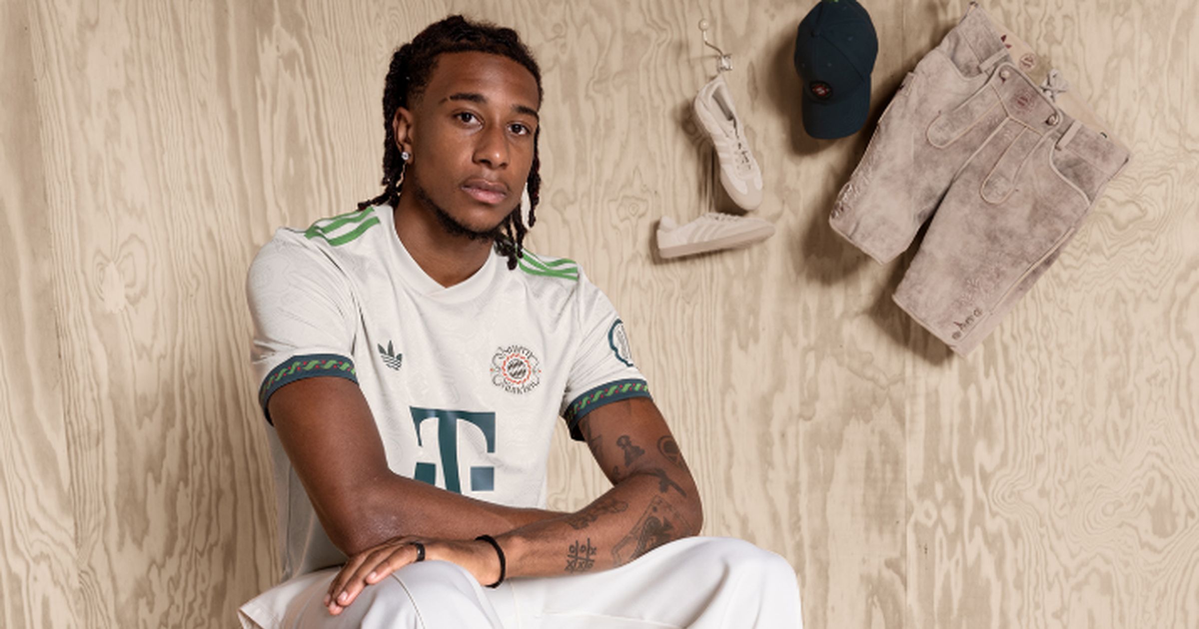 FC Bayern präsentiert Wiesn-Trikot zum Münchner Oktoberfest mit "neuem" Klub-Wappen: "Tradition ...