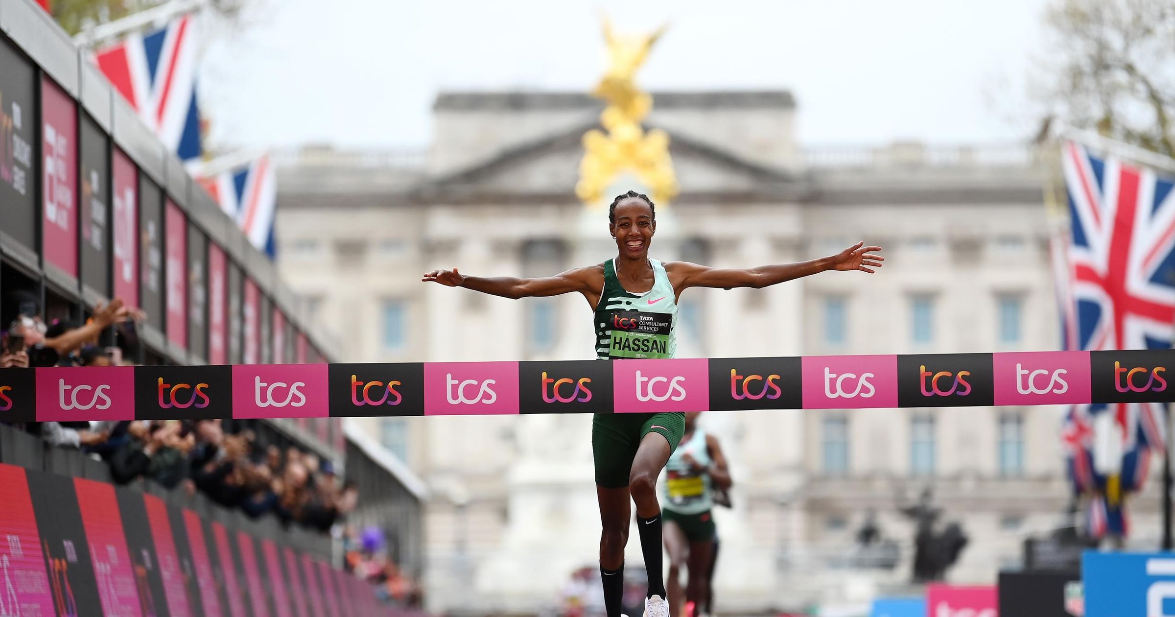 Sifan Hassan's race moments as Dutch debutant wins London Marathon ...
