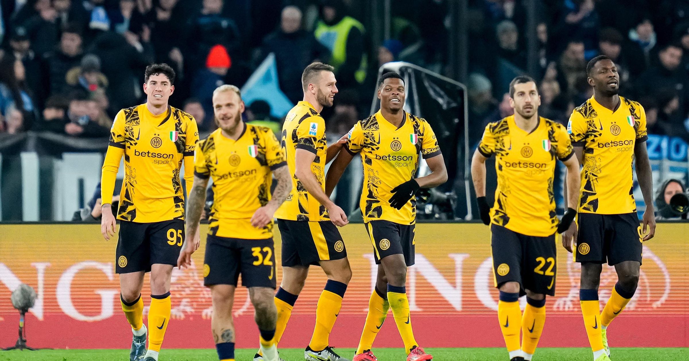 Le pagelle di Lazio-Inter 0-6: Dumfries è in 3 dei 6 gol. Barella una ...