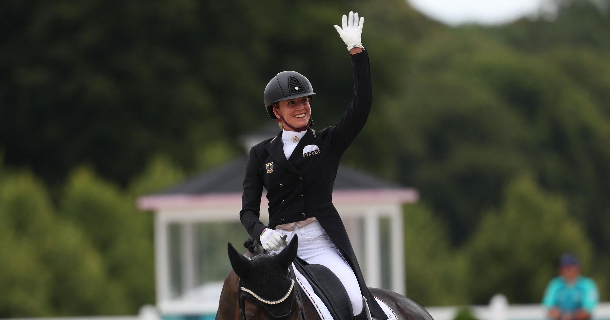 Reiten bei Olympia - Jessica von Bredow-Werndl führt Dressur-Team mit ...