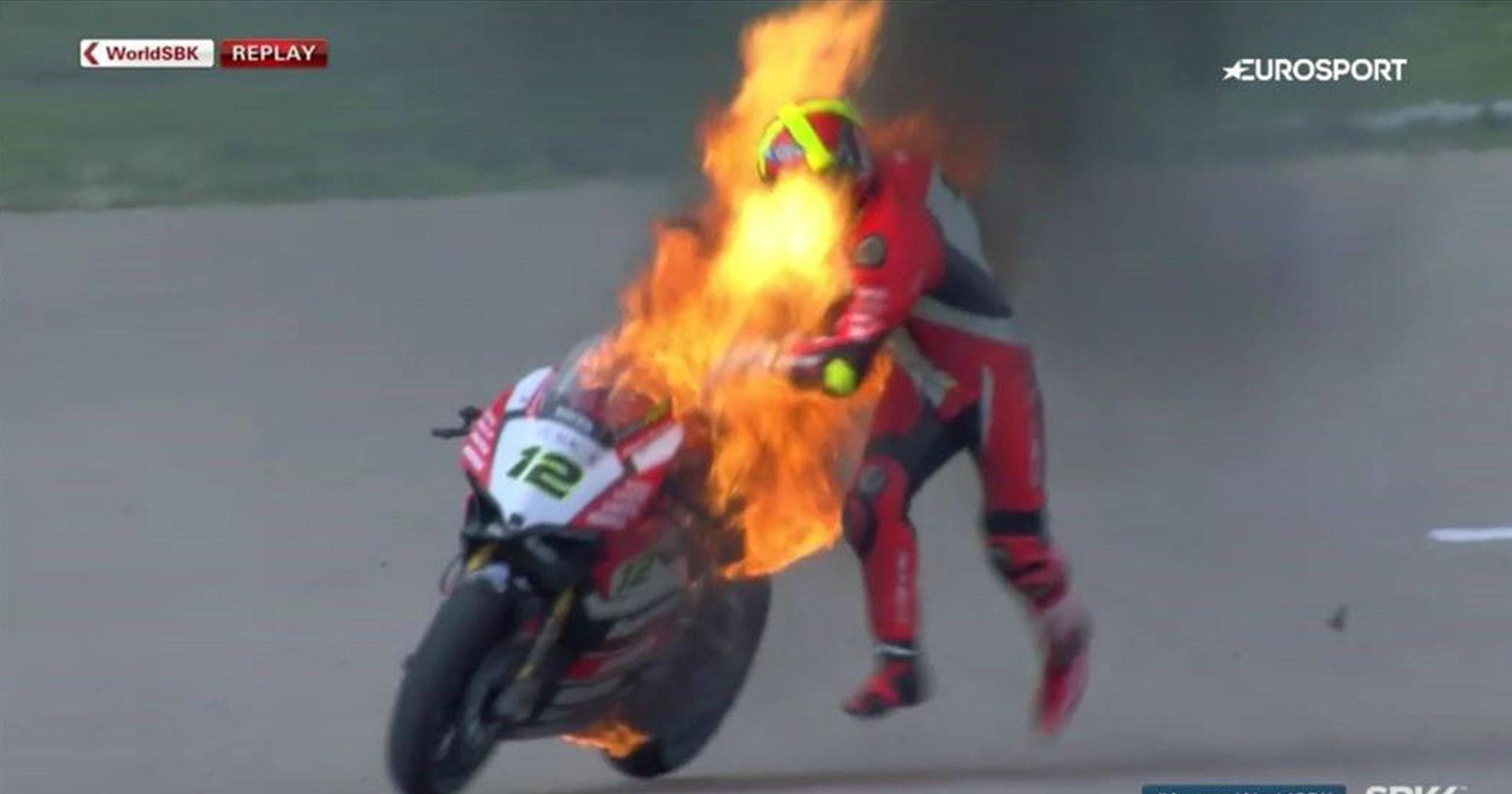 Superbike: Las impactantes imágenes de la moto en llamas de Xavi Forés ...