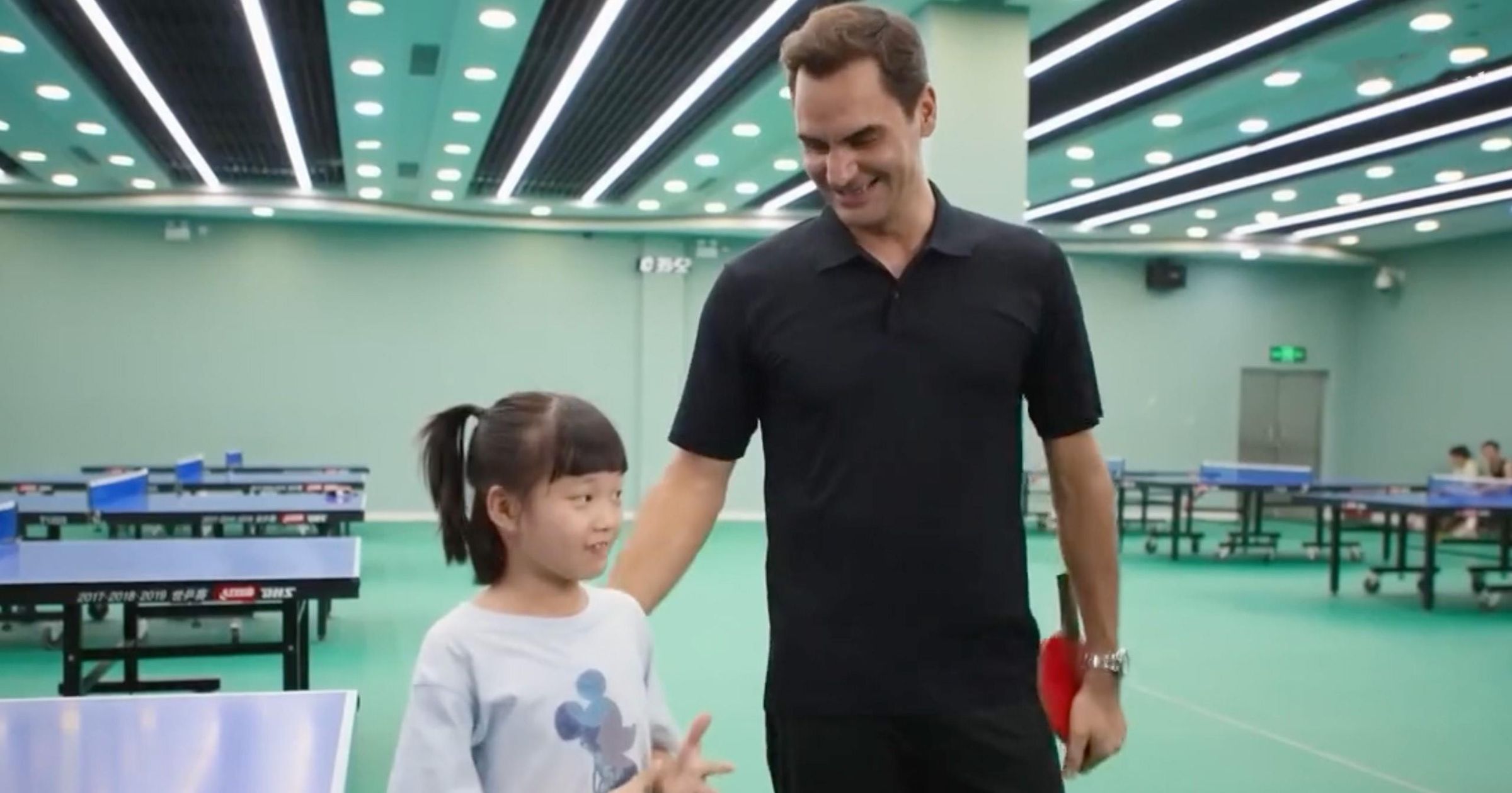 Roger Federer verliert Tischtennis-Match gegen Siebenjähriges ...