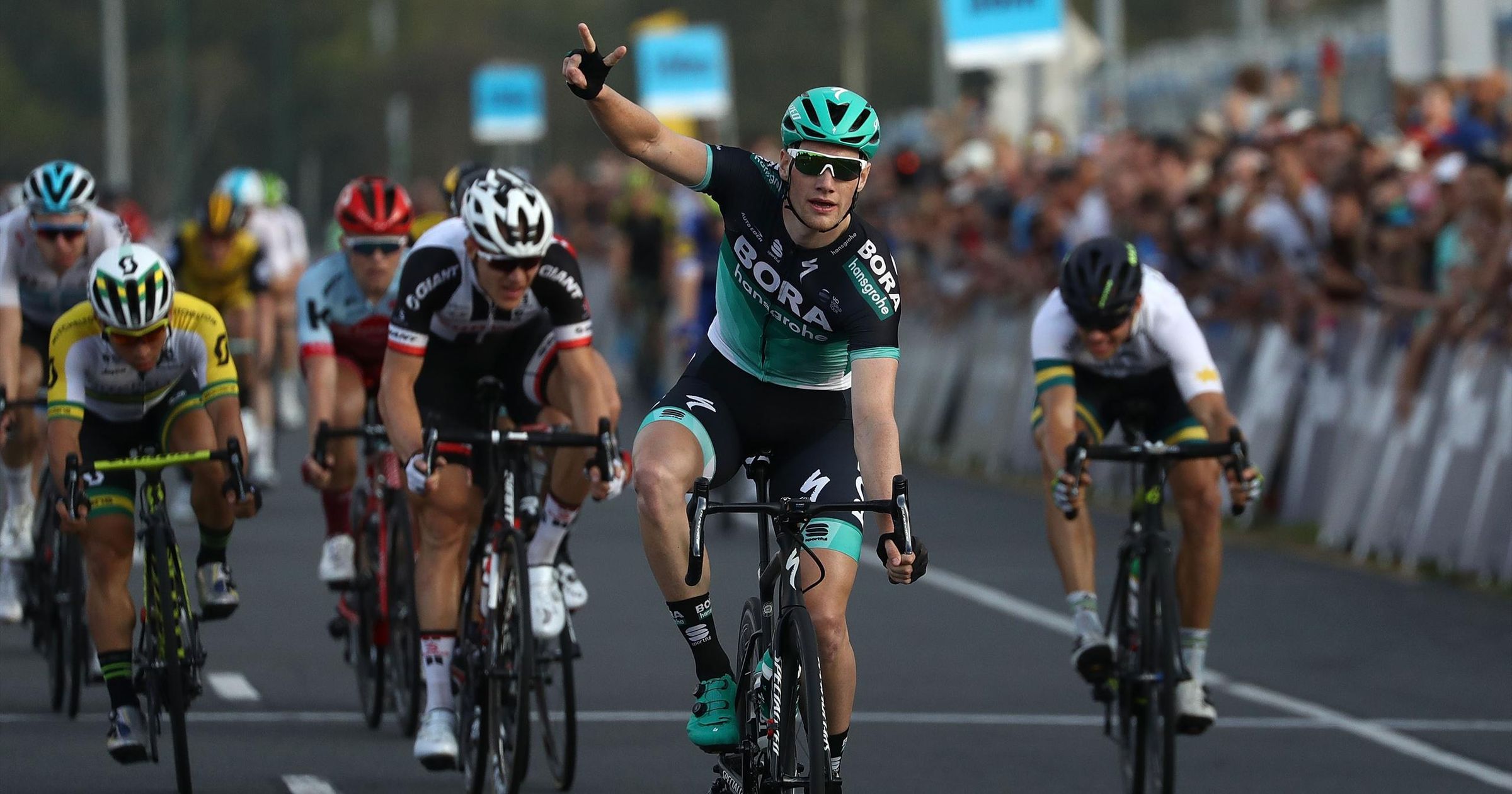 Sam Bennett (Bora-Hansgrohe) remporte la septième étape, Simon Yates ...