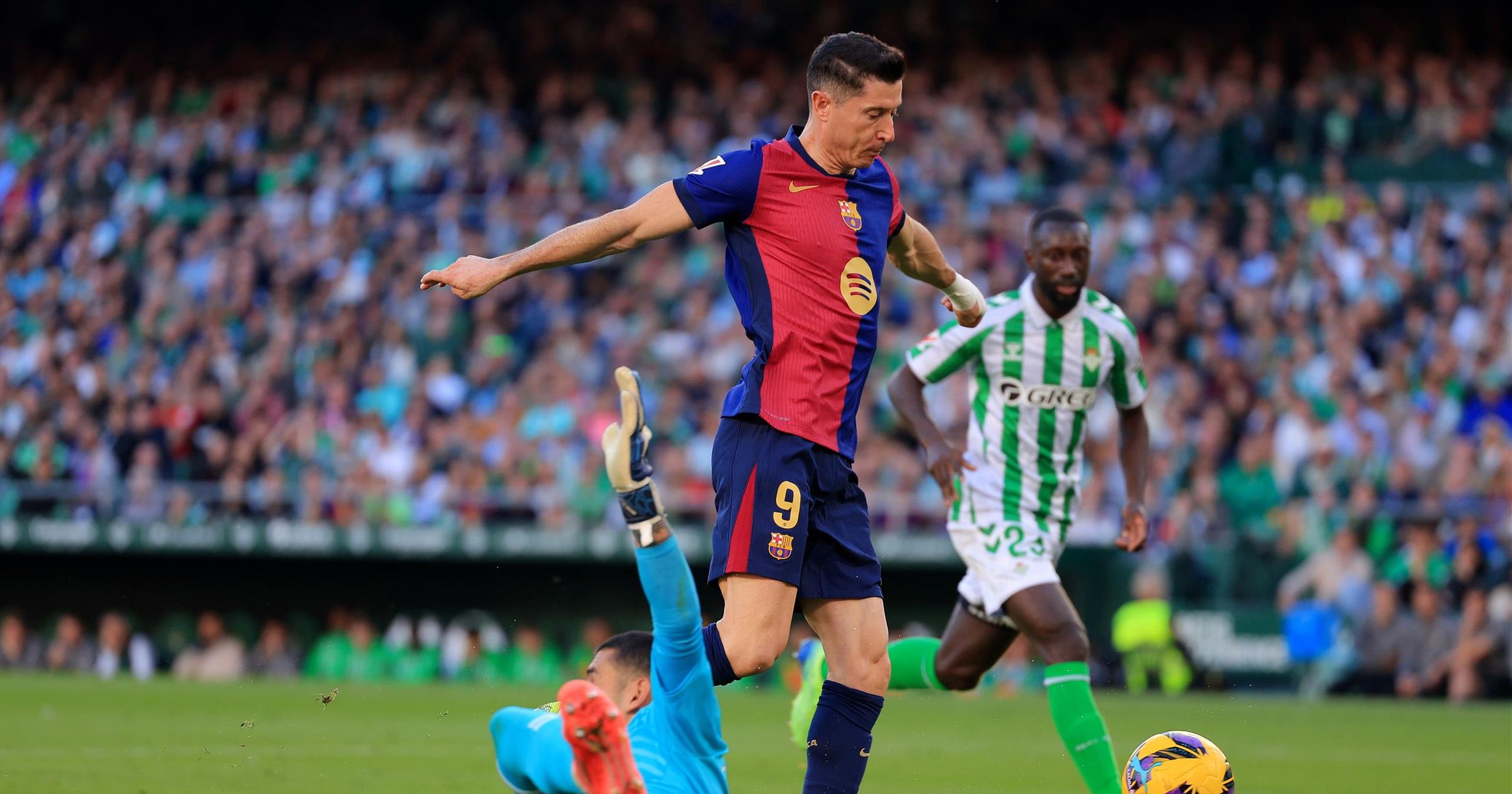 Liga - Betis Siviglia-Barcellona 2-2: Lewandowski, Lo Celso, Ferran ...