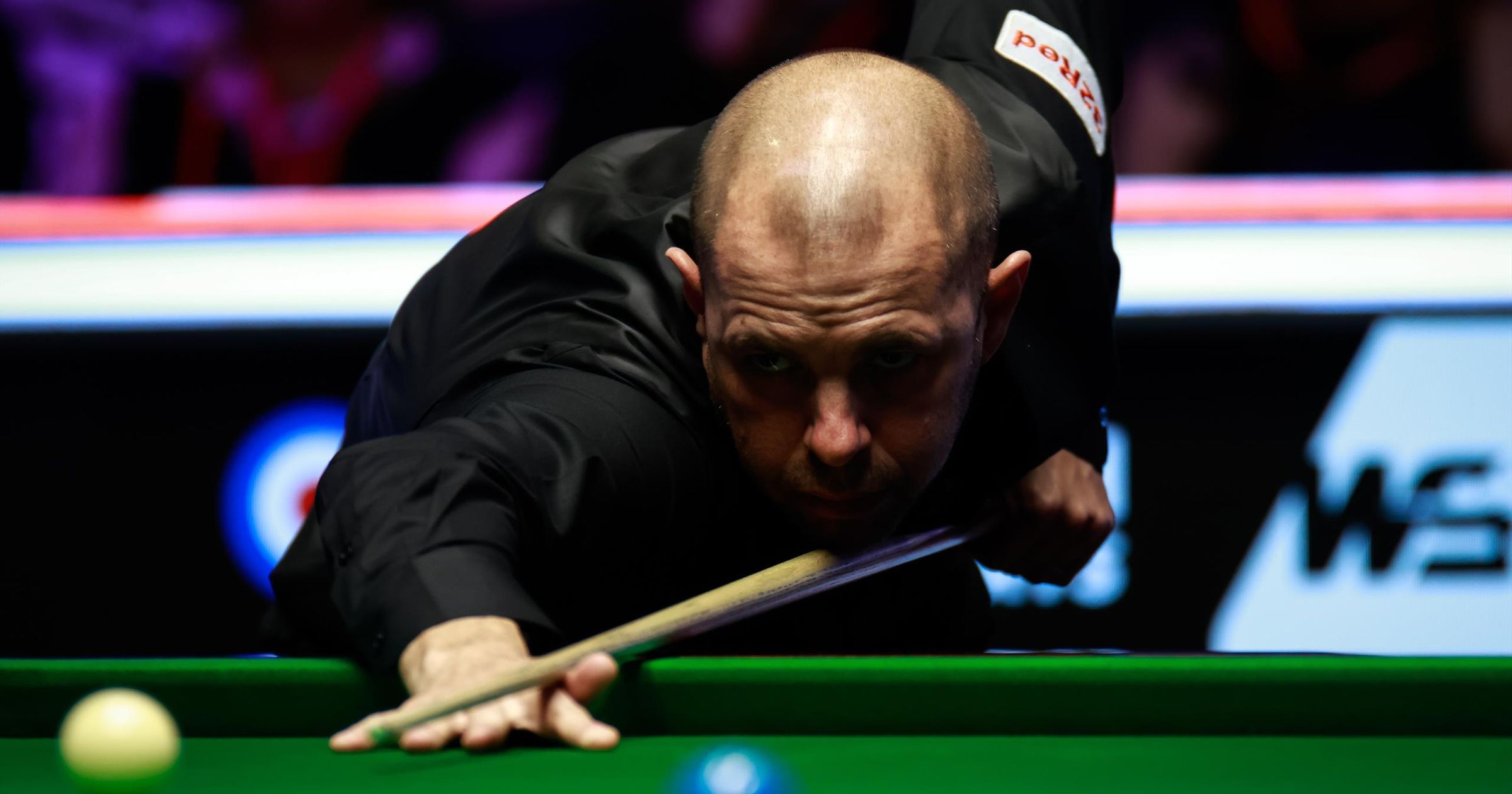 Barry Hawkins gleicht im Finale gegen Judd Trump mit 116er Break aus ...