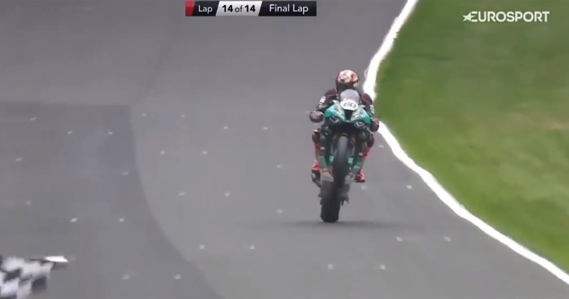 British Superbikes 2021 - Peter Hickman wins as Tarran Mackenzie ...