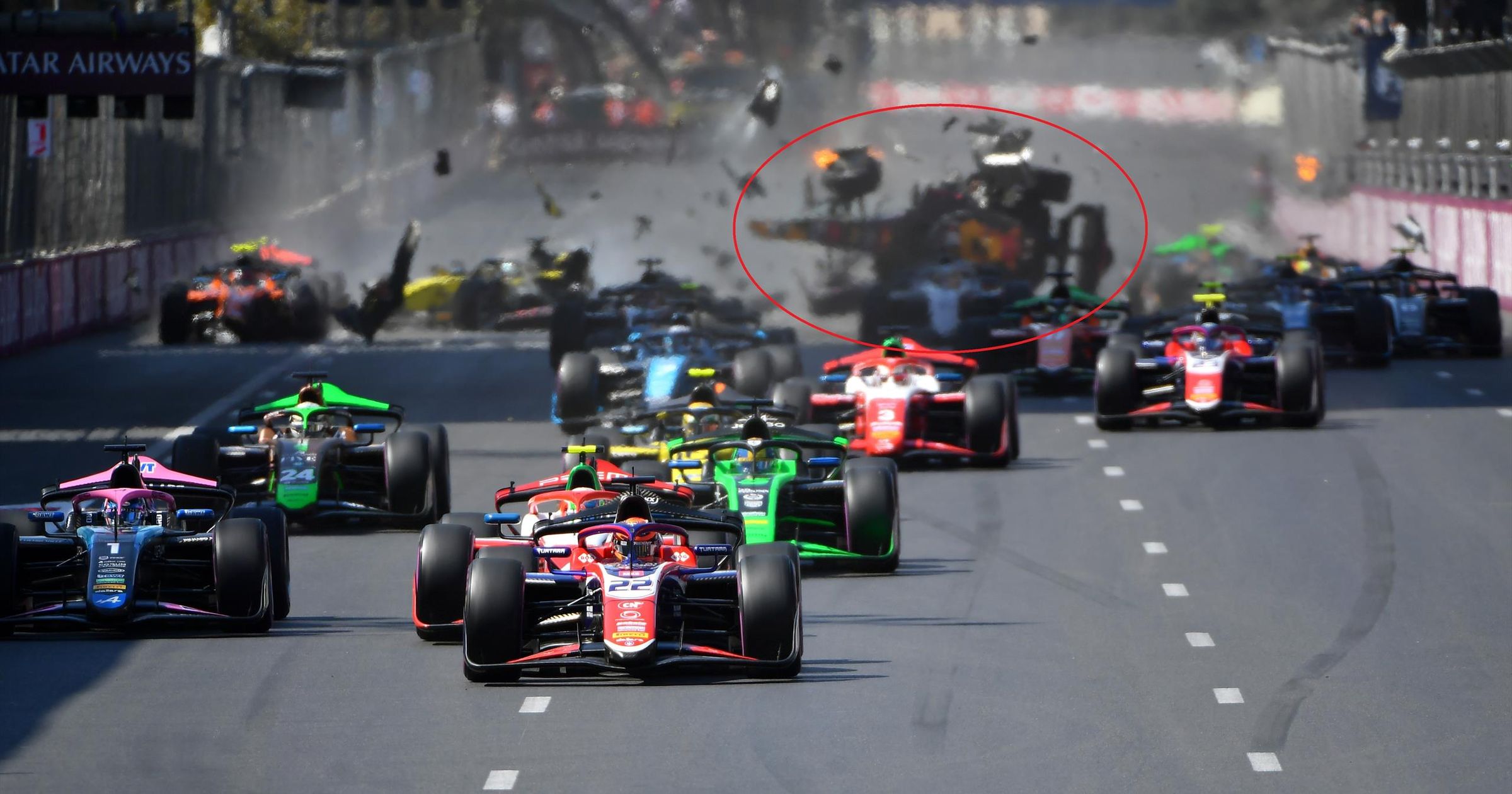 GP d'Azerbaïdjan - Tonneaux, monoplace détruite : le crash ...