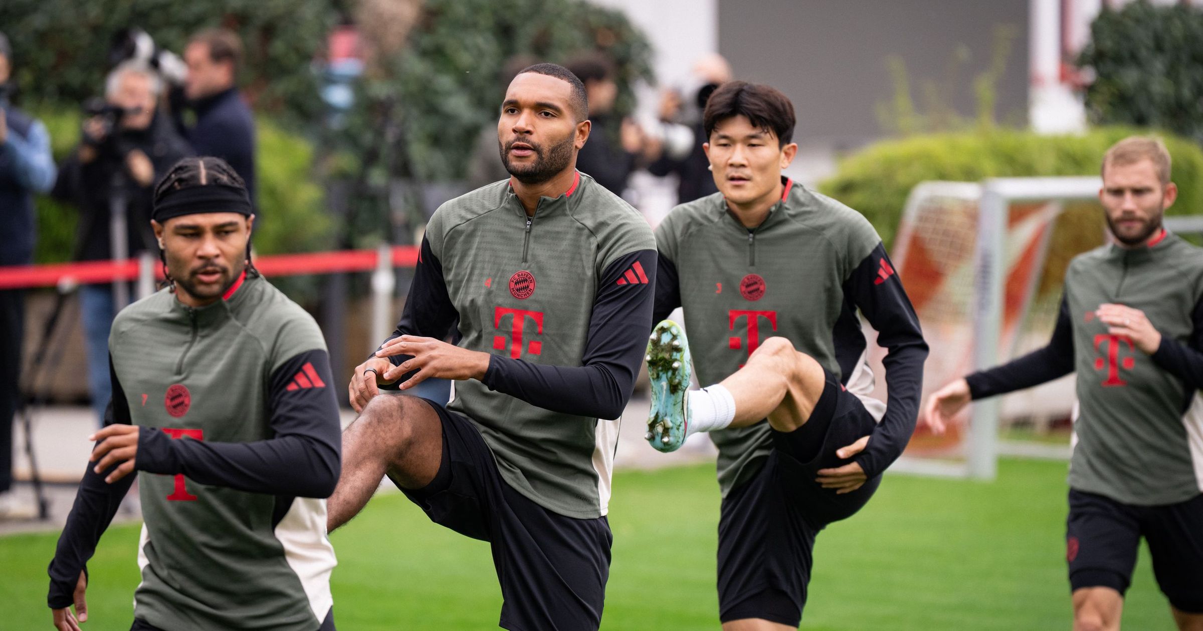 FC Bayern: Christoph Freund lobt Trainer Vincent Kompany und starken ...