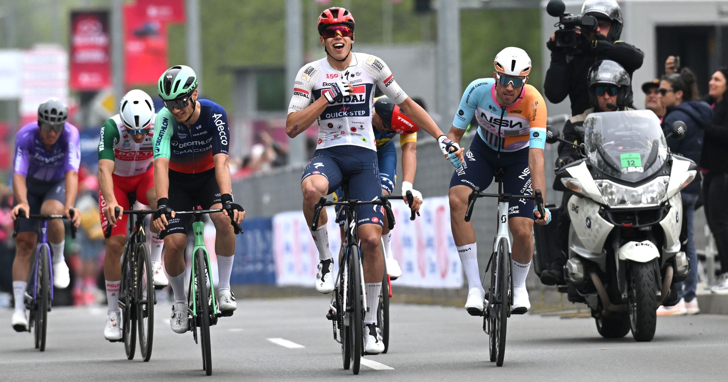 Paul Magnier z Soudal Quick-Step wygrał pierwszy etap wyścigu Giro d ...