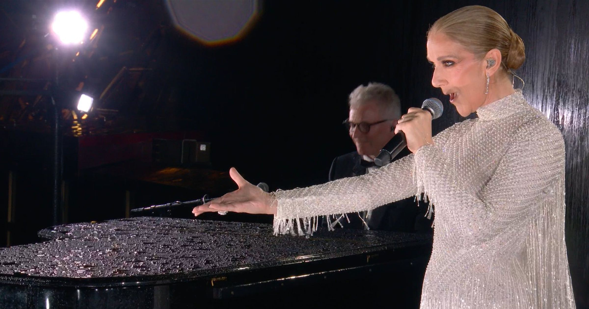 Große Emotionen: Céline Dion trotzt Krankheit und verzaubert Paris bei Eröffnungsfeier vom ...