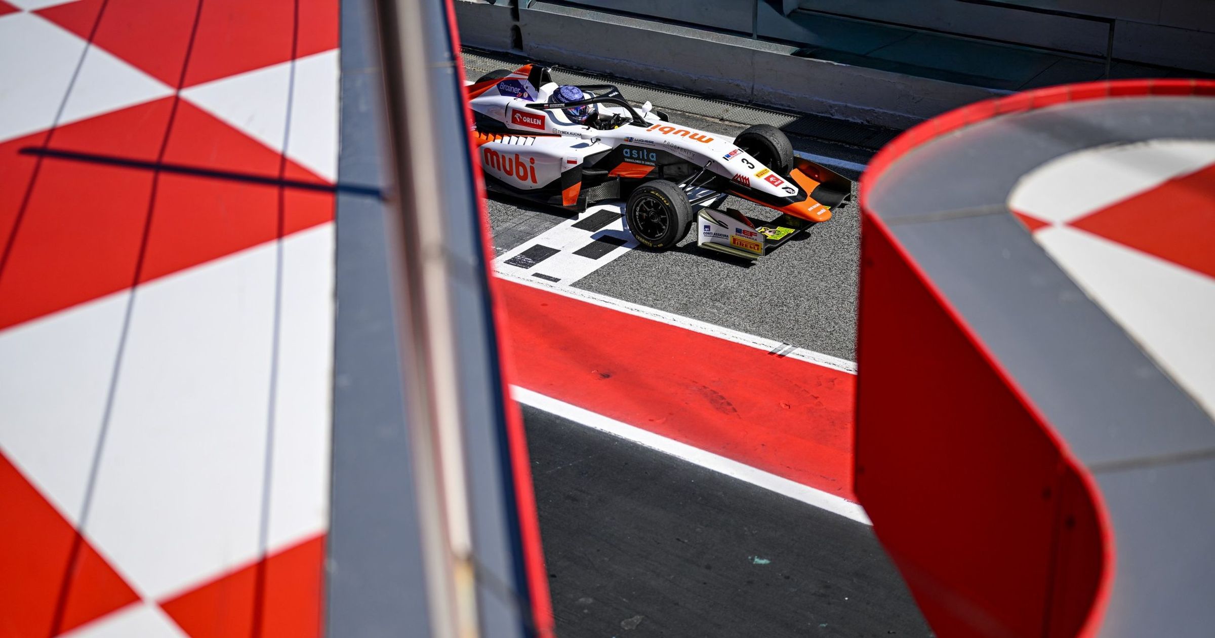 Tymek Kucharczyk jedzie po zwycięstwo w Euroformula Open 2025. Przed ...